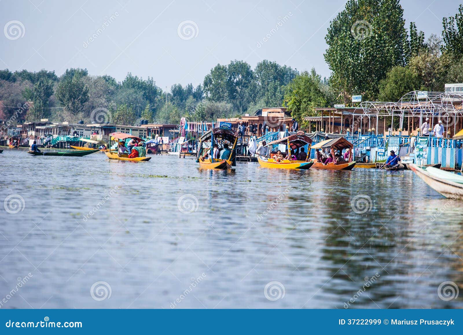 Yellow Shikara In The Dal Lake Of Srinagar Stock Photo | CartoonDealer ...