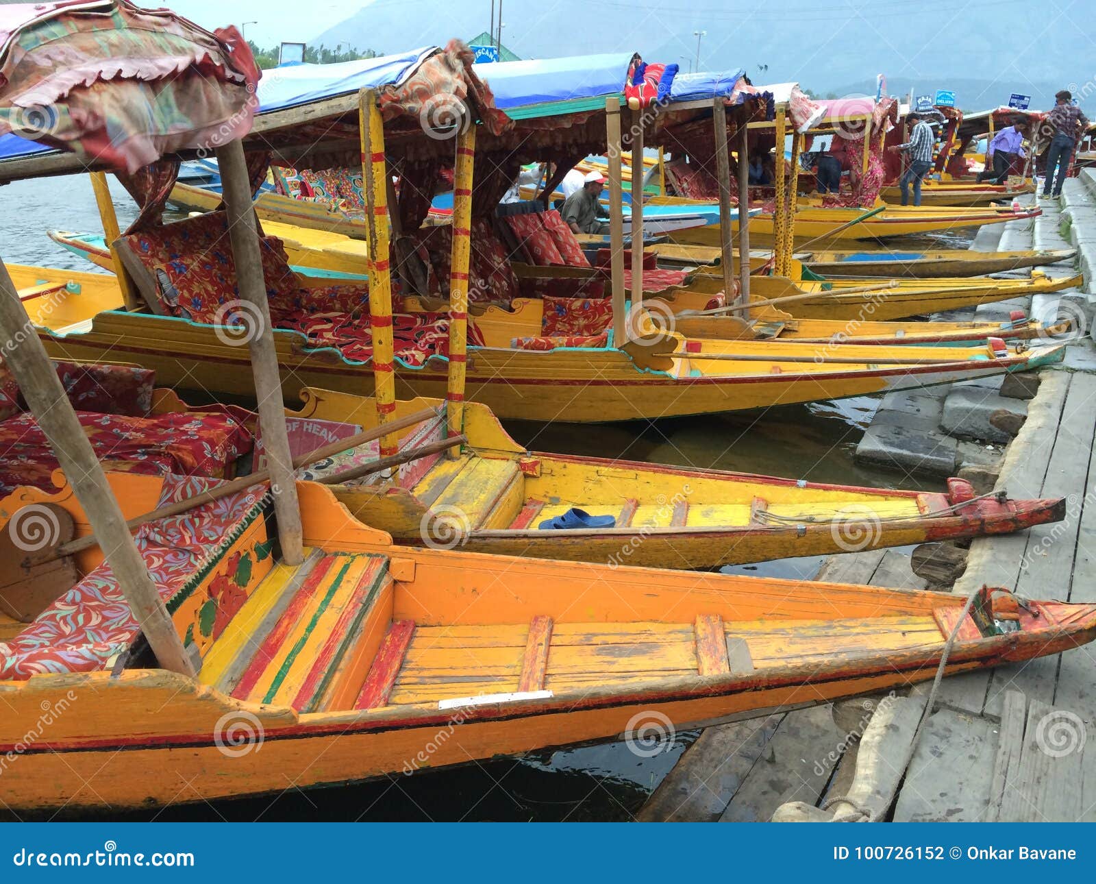 Shikaras a Dal Lake fotografia editoriale. Immagine di montagna - 100726152 Shikaras a Dal Lake fotografia editoriale. Immagine di montagna - 100726152
