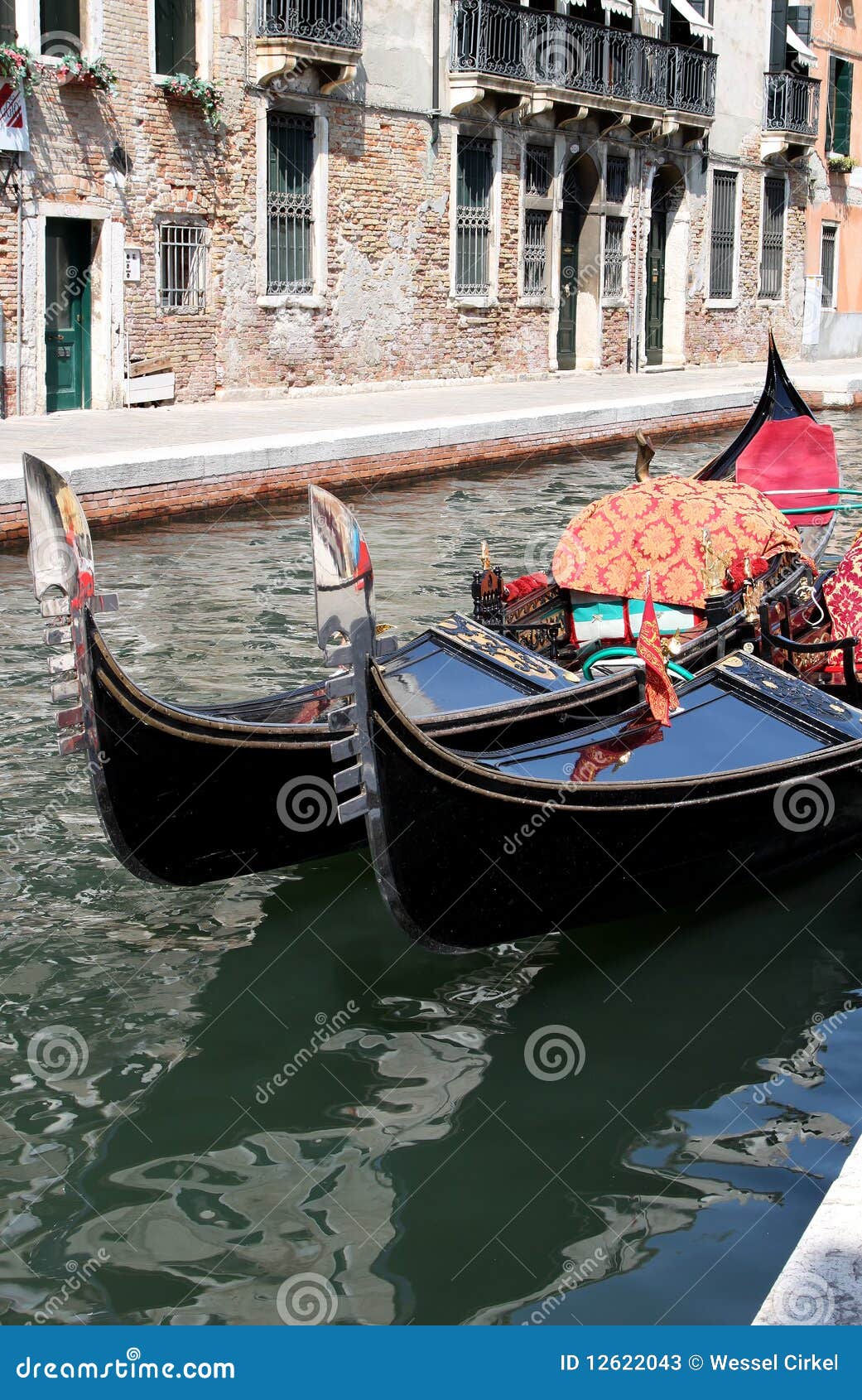 Shiny Black Gondolas in the Canals of Venice Stock Image - Image of ...