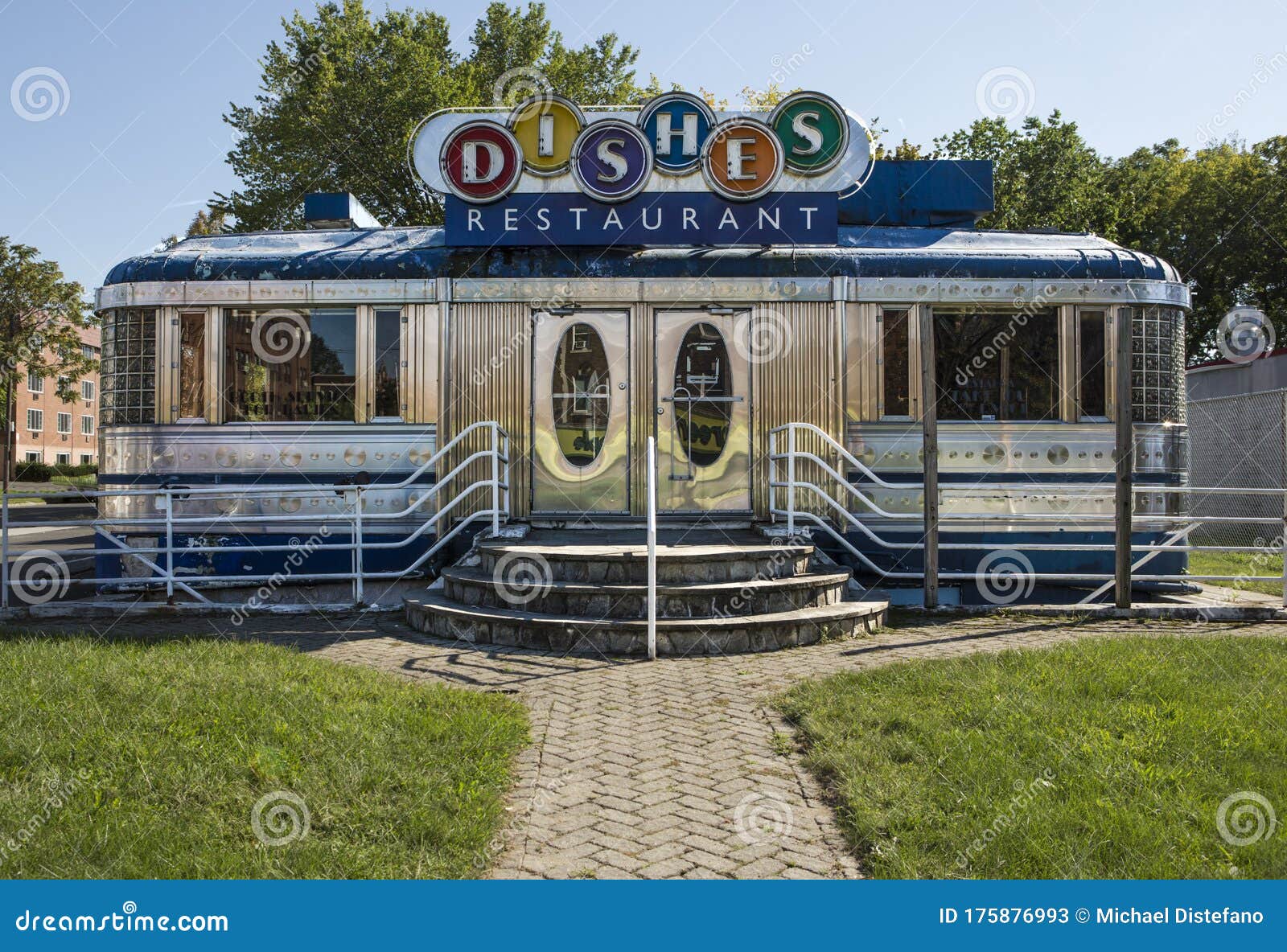 Shiny Chrome Retro Diner Editorial Photo | CartoonDealer.com #175876993 Shiny Chrome Retro Diner Editorial Photo | CartoonDealer.com #175876993