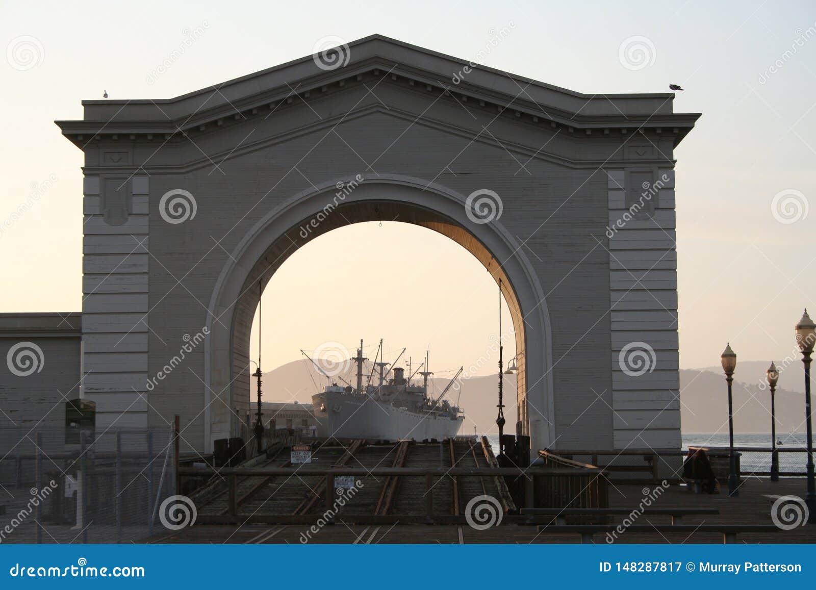 Through the Arch editorial photography. Image of flat - 148287817