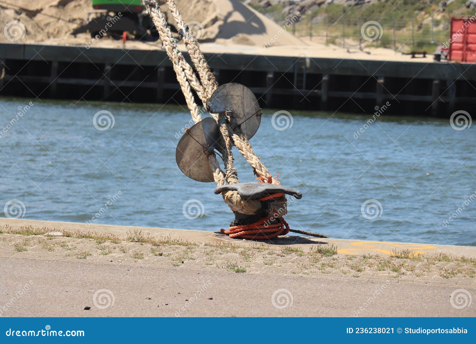 Ship bollard and rope stock image. Image of cable, vessel - 236238021