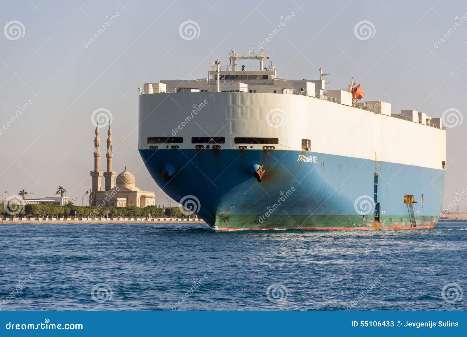 Ship cross Suez canal editorial stock photo. Image of leaves - 55106433