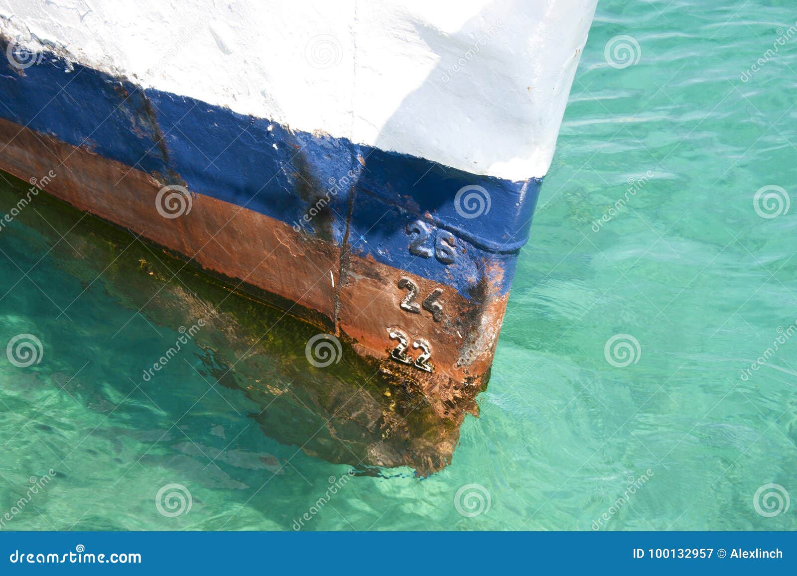 Ship draft marks stock image. Image of reflection, metric - 100132957
