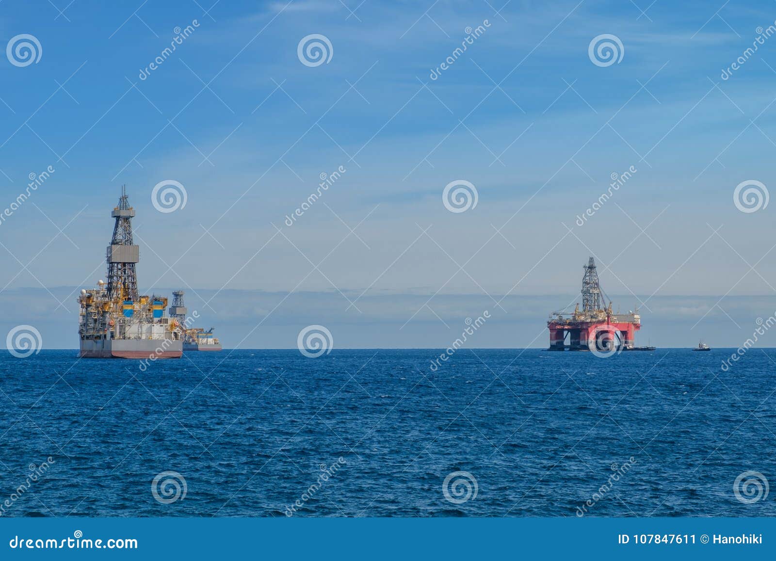 Ship and Drilling Platform , Offshore Drill Platform Stock Image ...