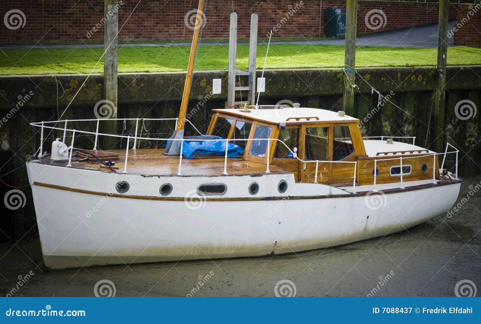 Ship on land stock image. Image of rusty, border, boat - 7088437