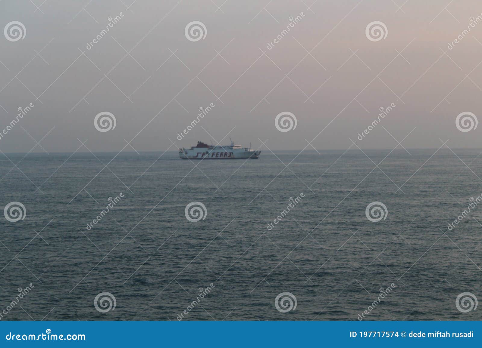 Ship in the Middle of the Ocean Stock Photo - Image of horizon, middle ...
