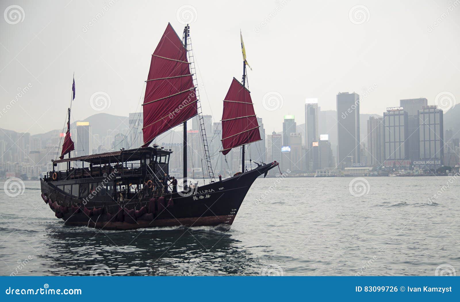 Ship with red sails editorial photo. Image of kowloon - 83099726
