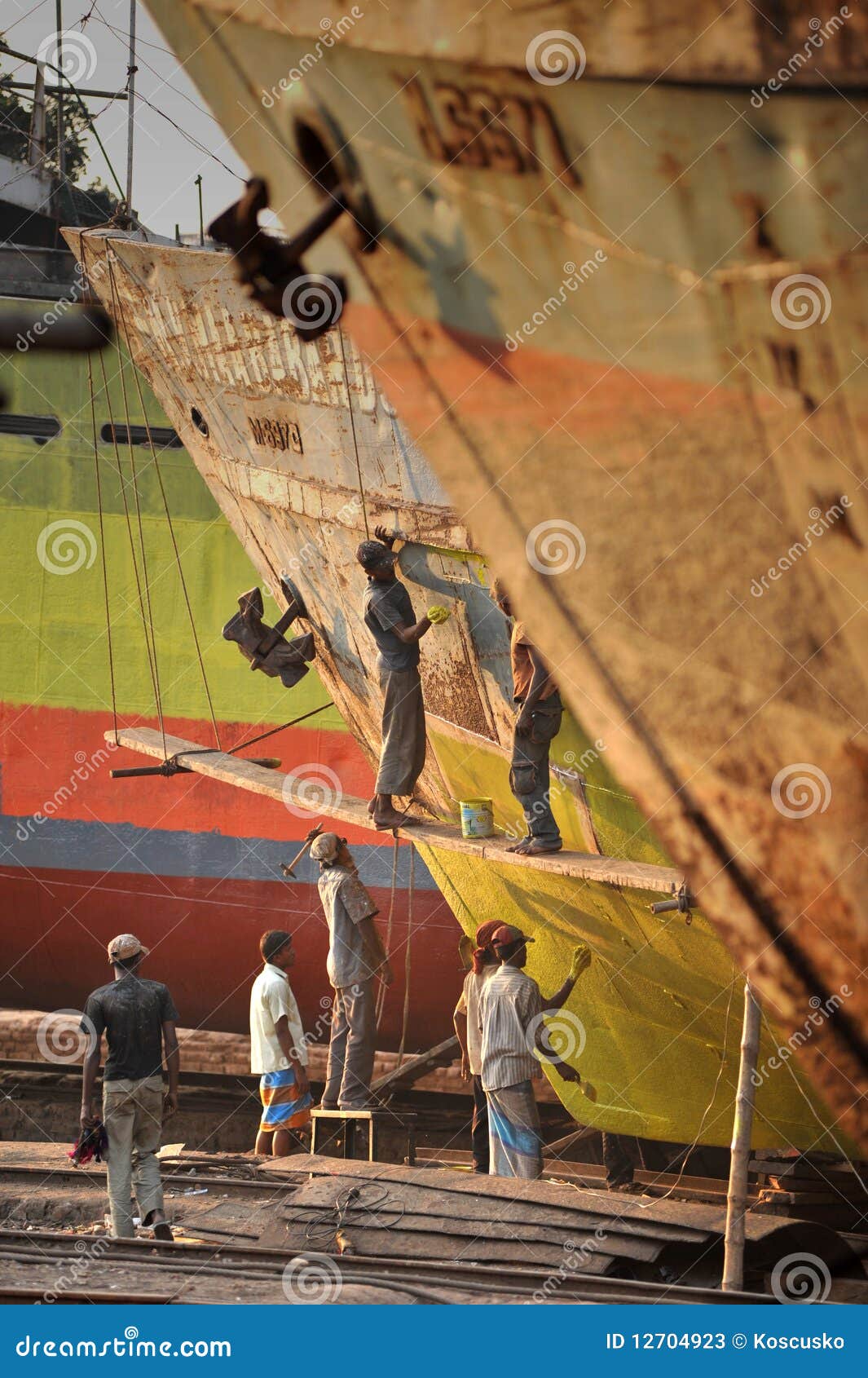 Ship repair editorial stock photo. Image of harbour, dhaka - 12704923