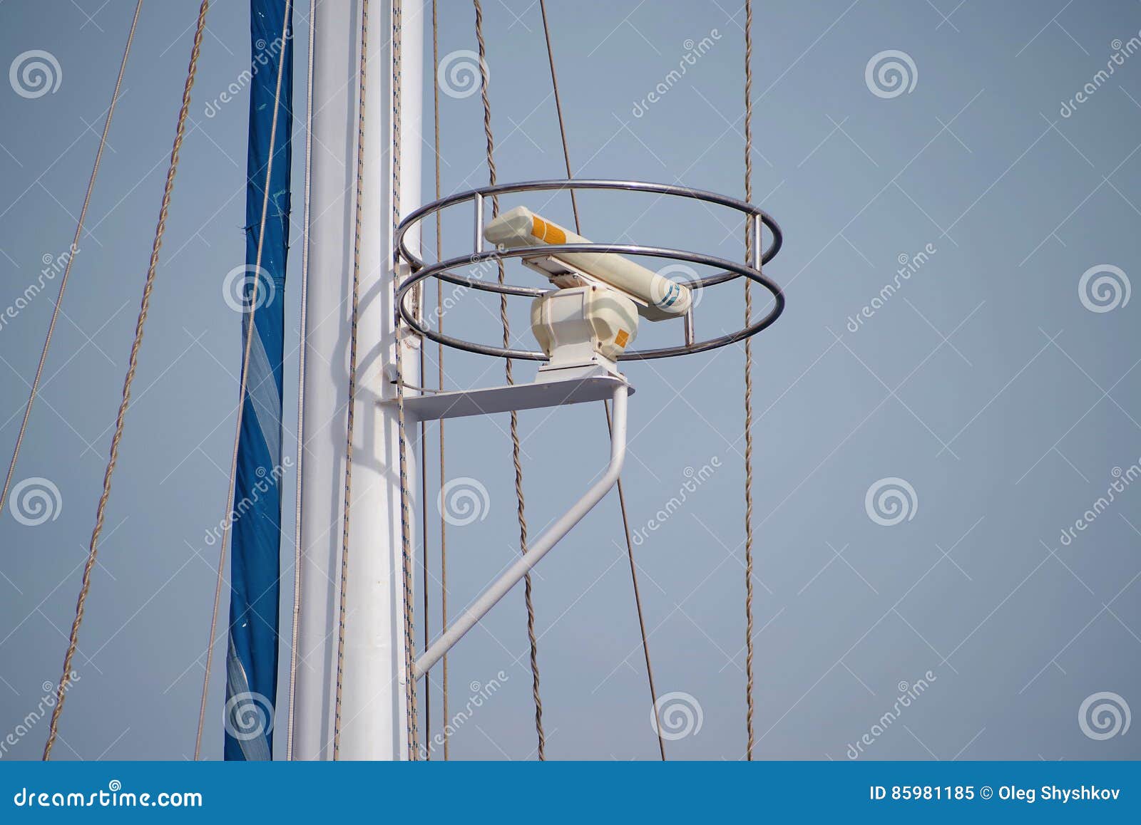 The ship`s radar on a mast stock image. Image of outdoor - 85981185