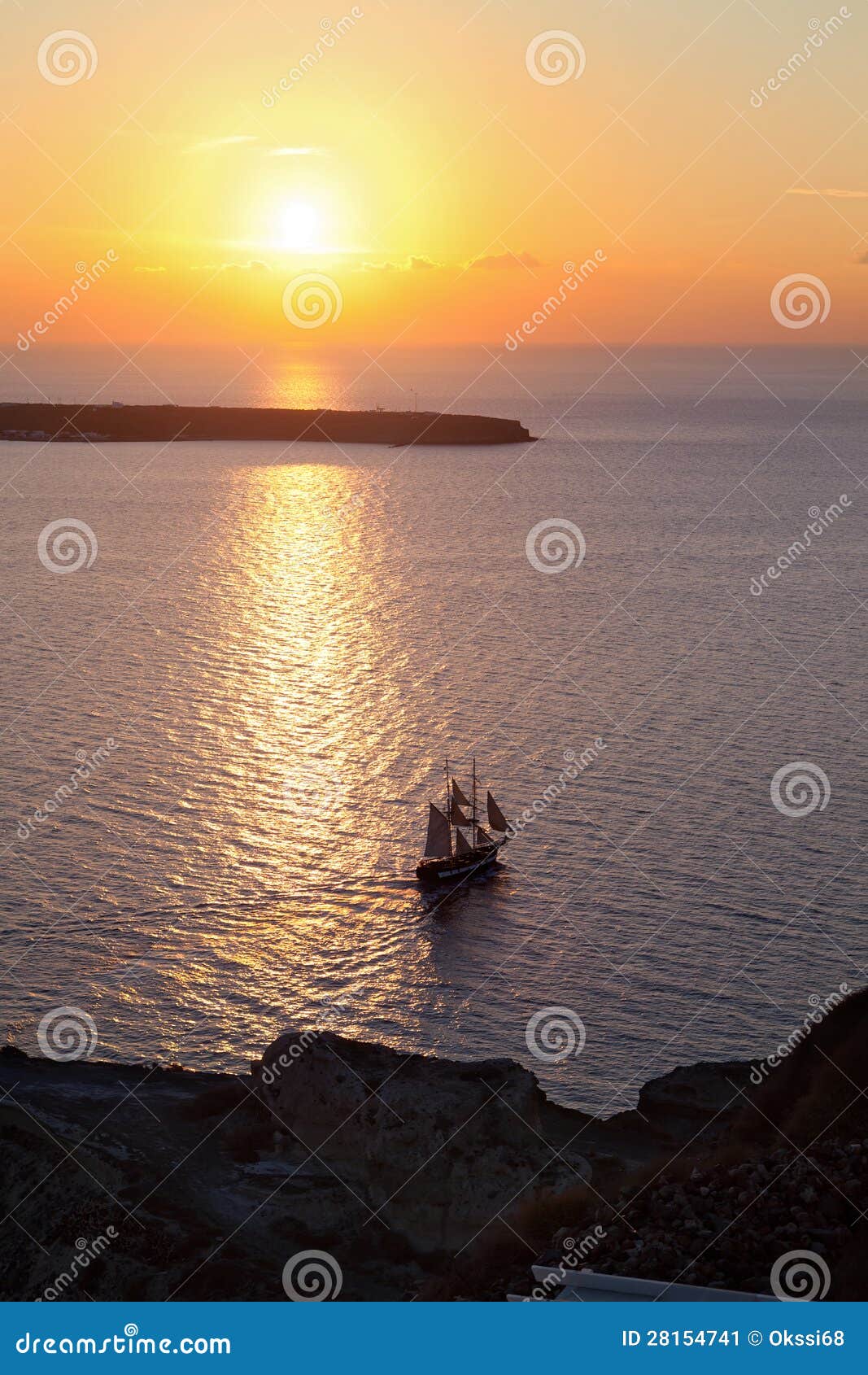 Ship sailing at sunset stock image. Image of reflection - 28154741