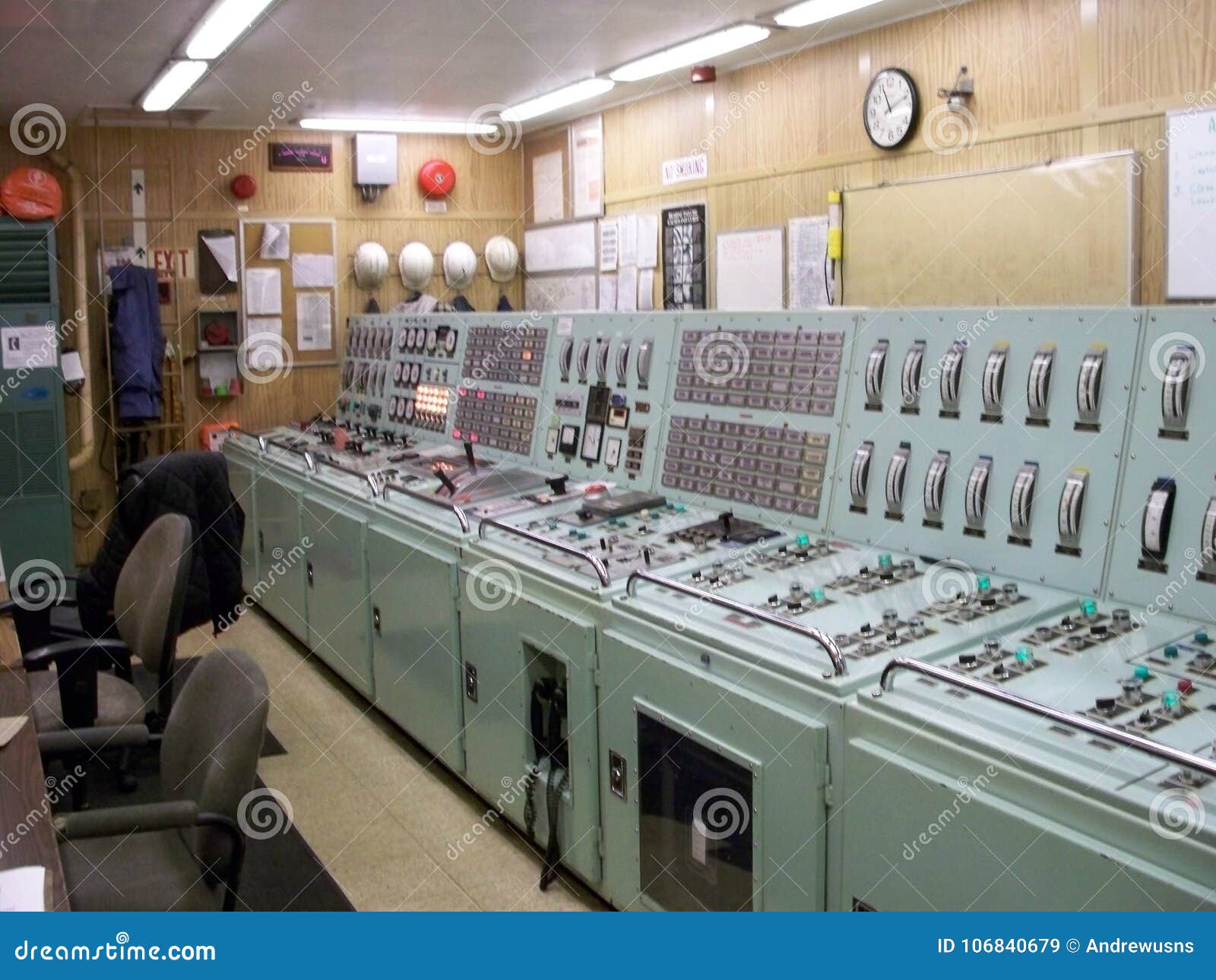 Ship& X27; Sala De Control Del Motor De S Imagen de archivo - Imagen de ...