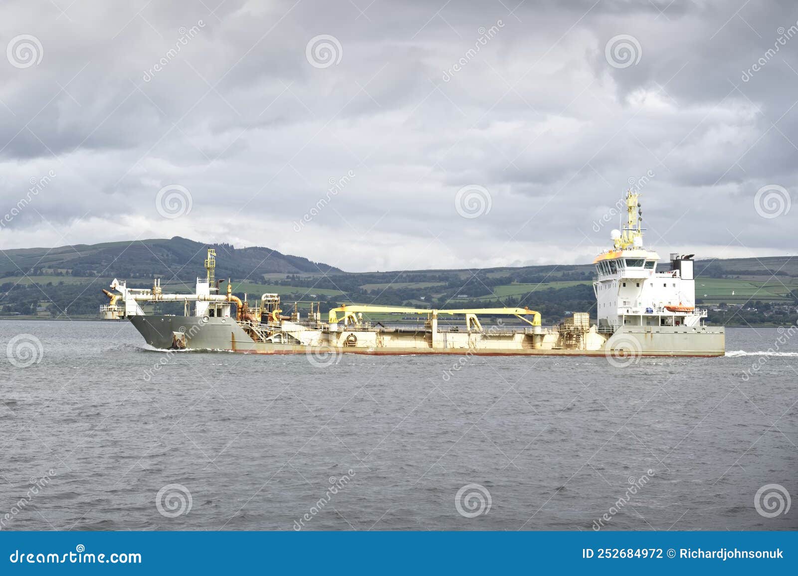 Ship Transporting Floating Storage Container Platform in Sea Stock ...