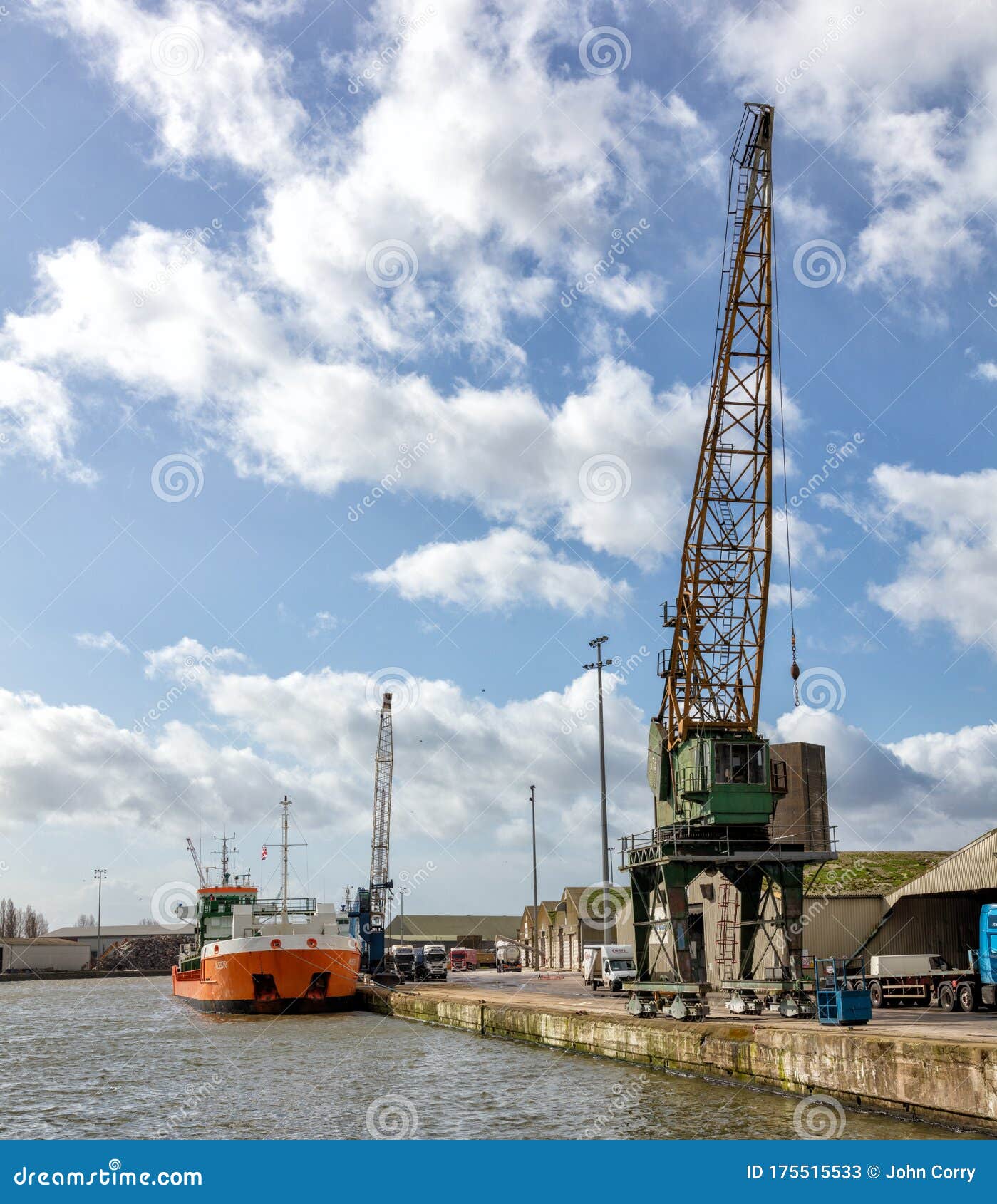 Ship Unloading in Sharpness Docks, Gloucestershire, England Editorial ...