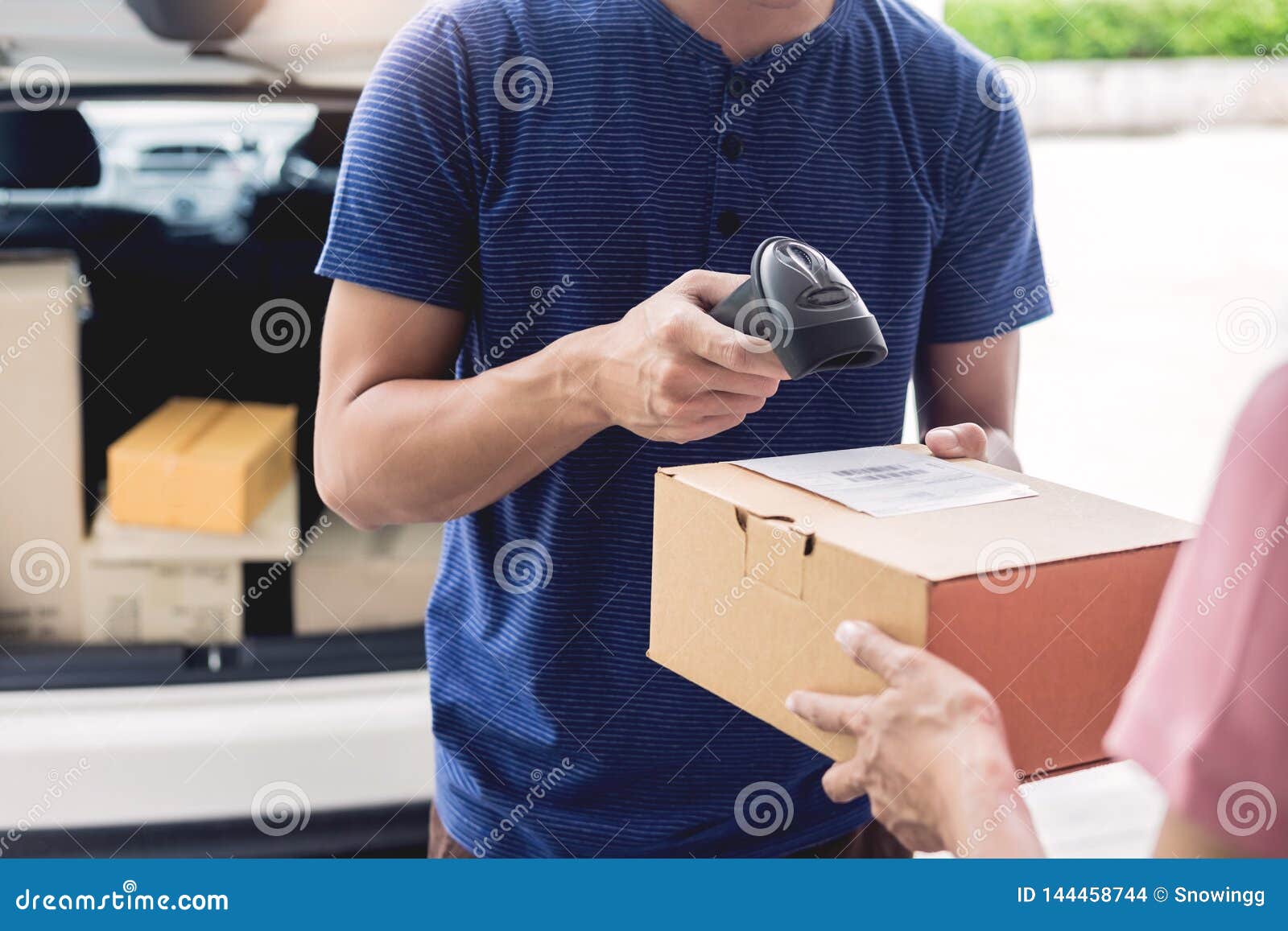 Shipment Working Delivery Service Concept, Messenger Leaving Parcel ...