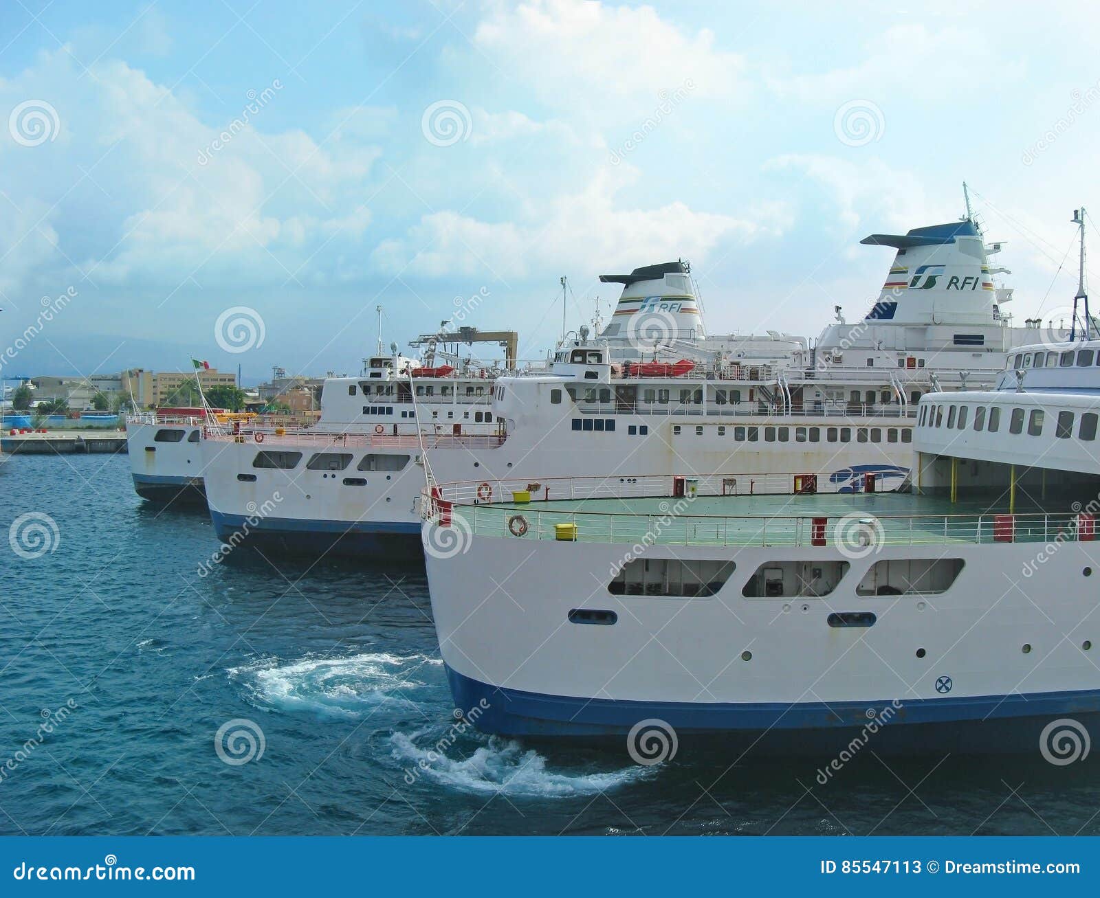 Shipping port Messina editorial stock photo. Image of carrier - 85547113