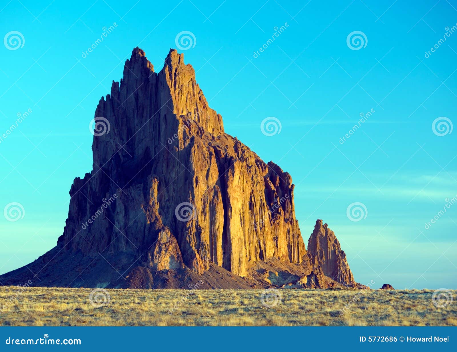 Shiprock Mountain, New Mexico Stock Photo - Image of blue, outside: 5772686