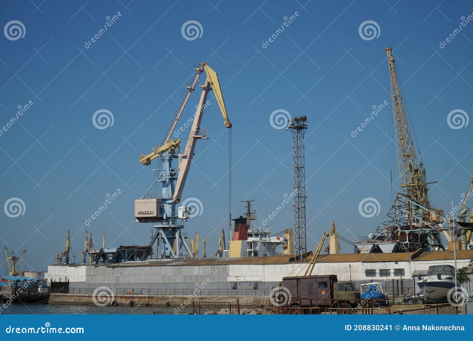 Port Winch for Unloading Ships Editorial Photo - Image of urban, town ...