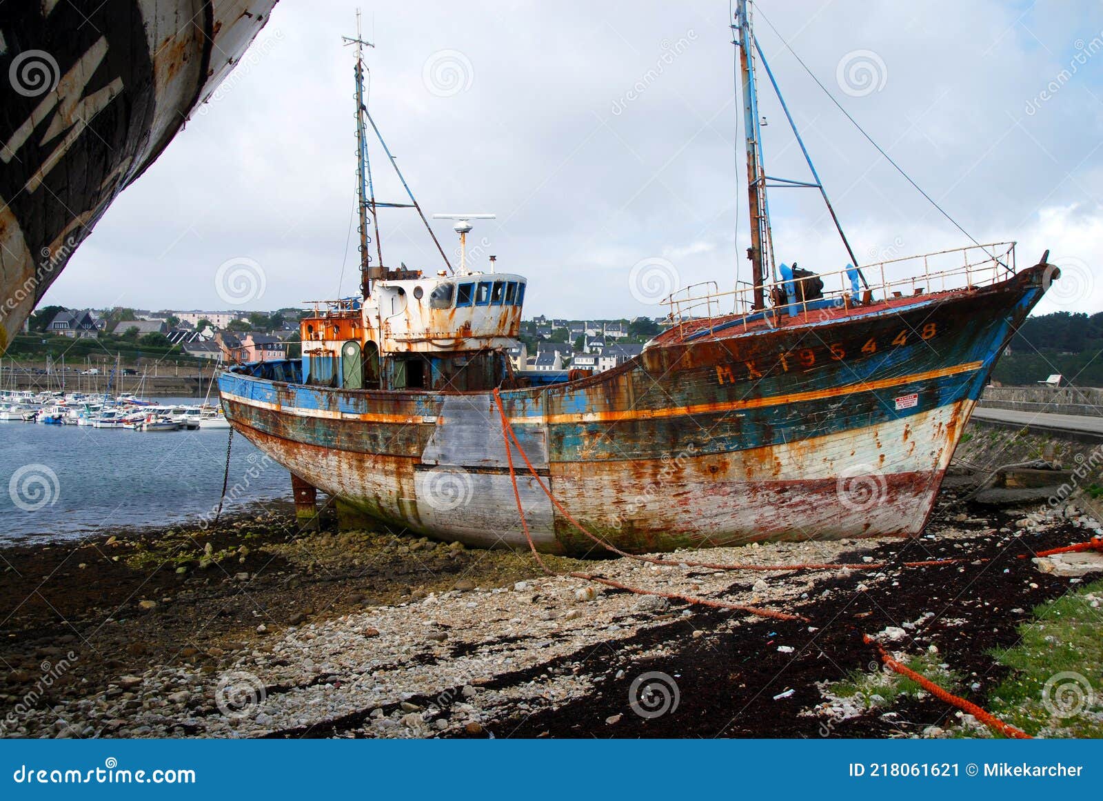 Shipwreck at shore editorial photo. Image of ocean, navigation - 218061621