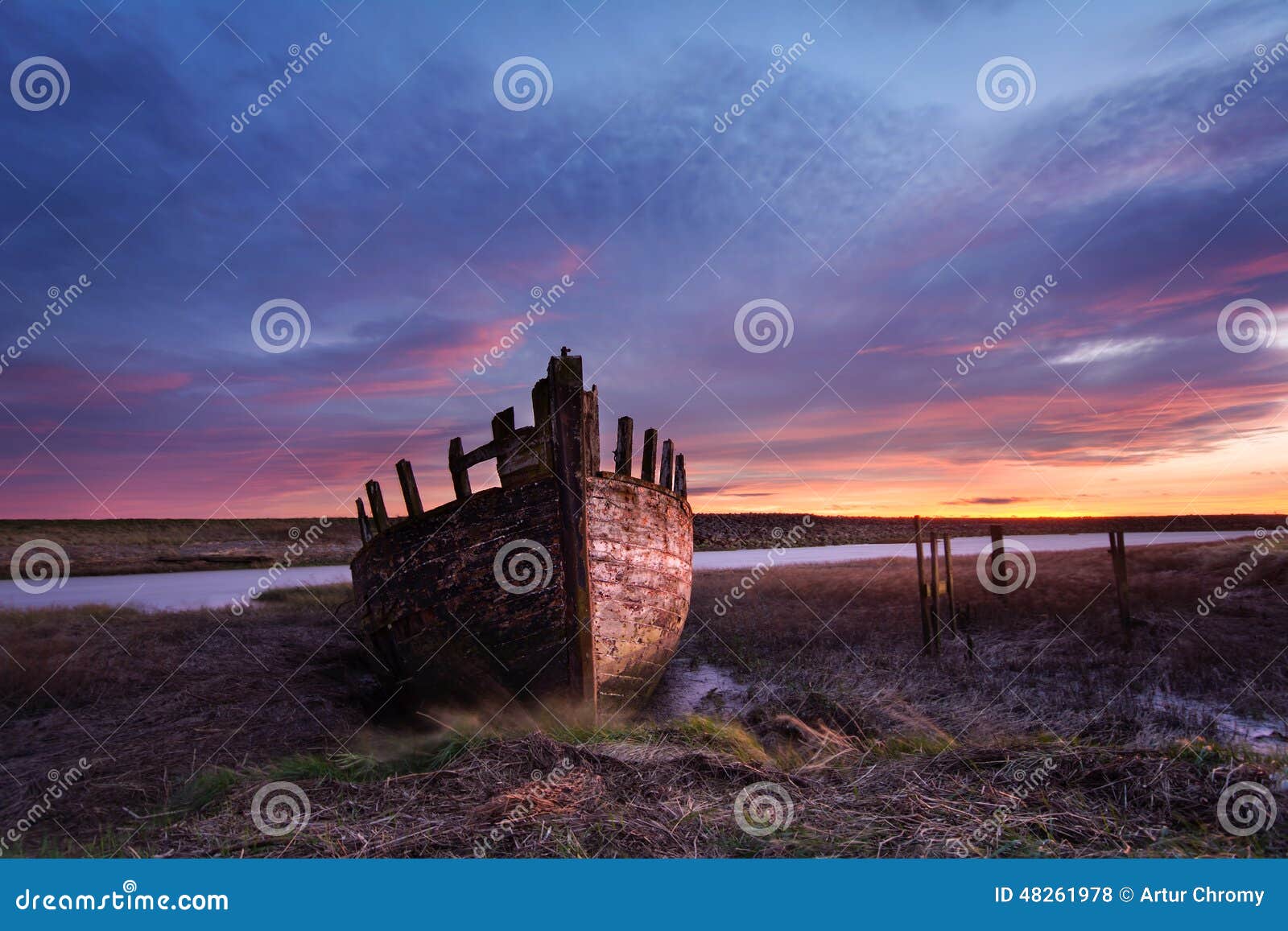Shipwreck and Sunset in Hull Stock Photo - Image of scholar, shadow ...