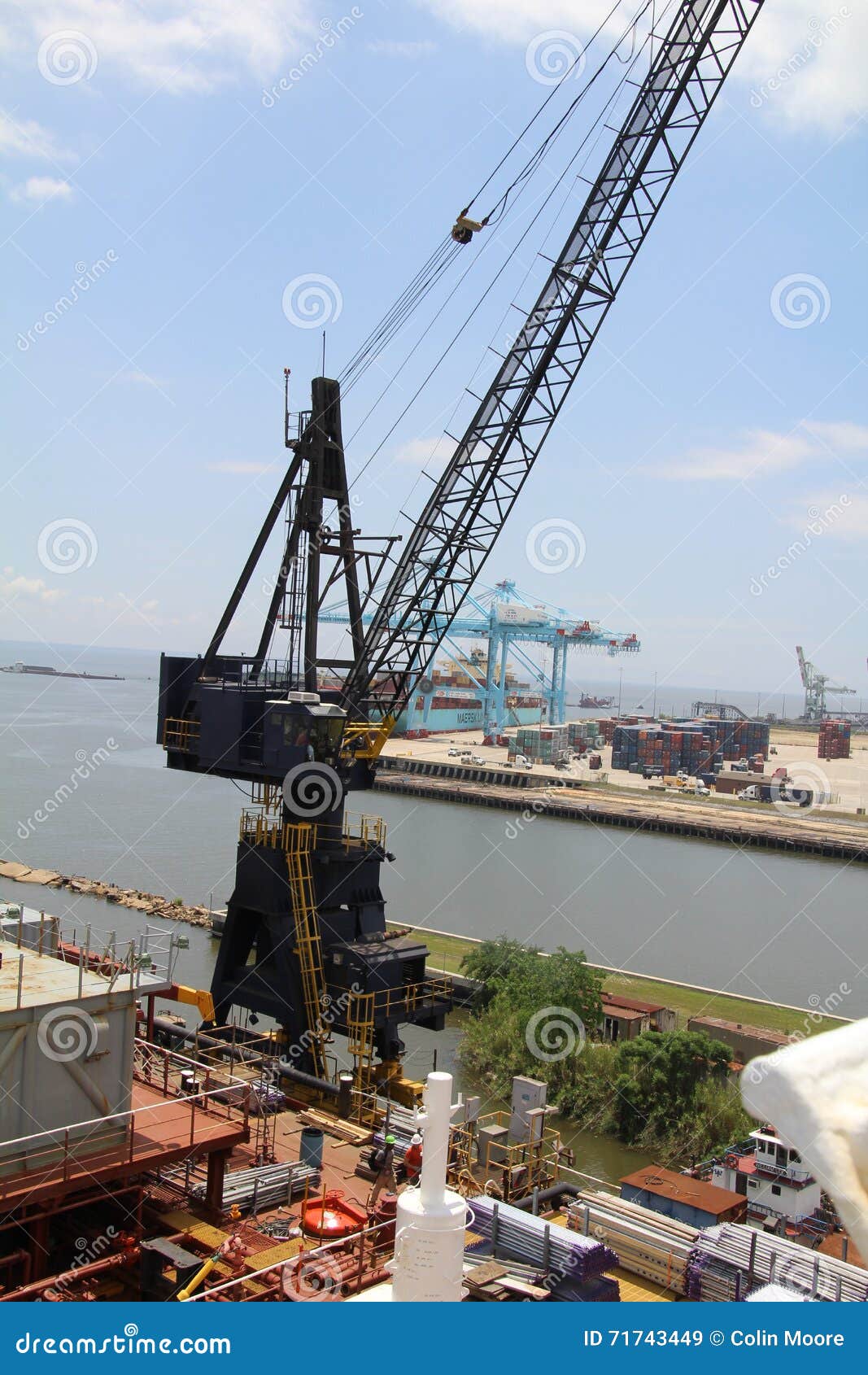 Shipyard crane editorial stock image. Image of ship, shipyard - 71743449