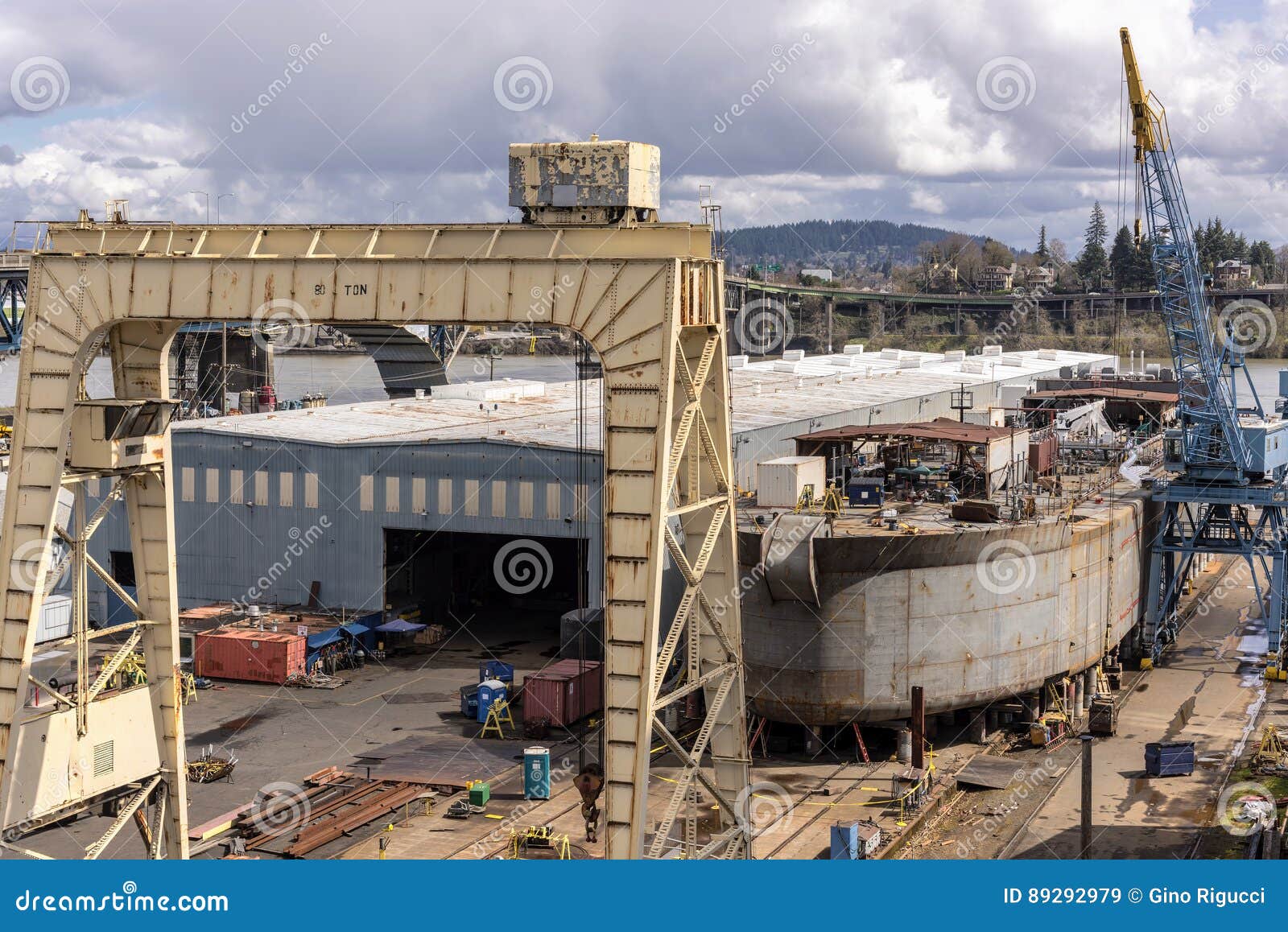 Shipyard in Portland Oregon. Editorial Stock Image - Image of welding ...