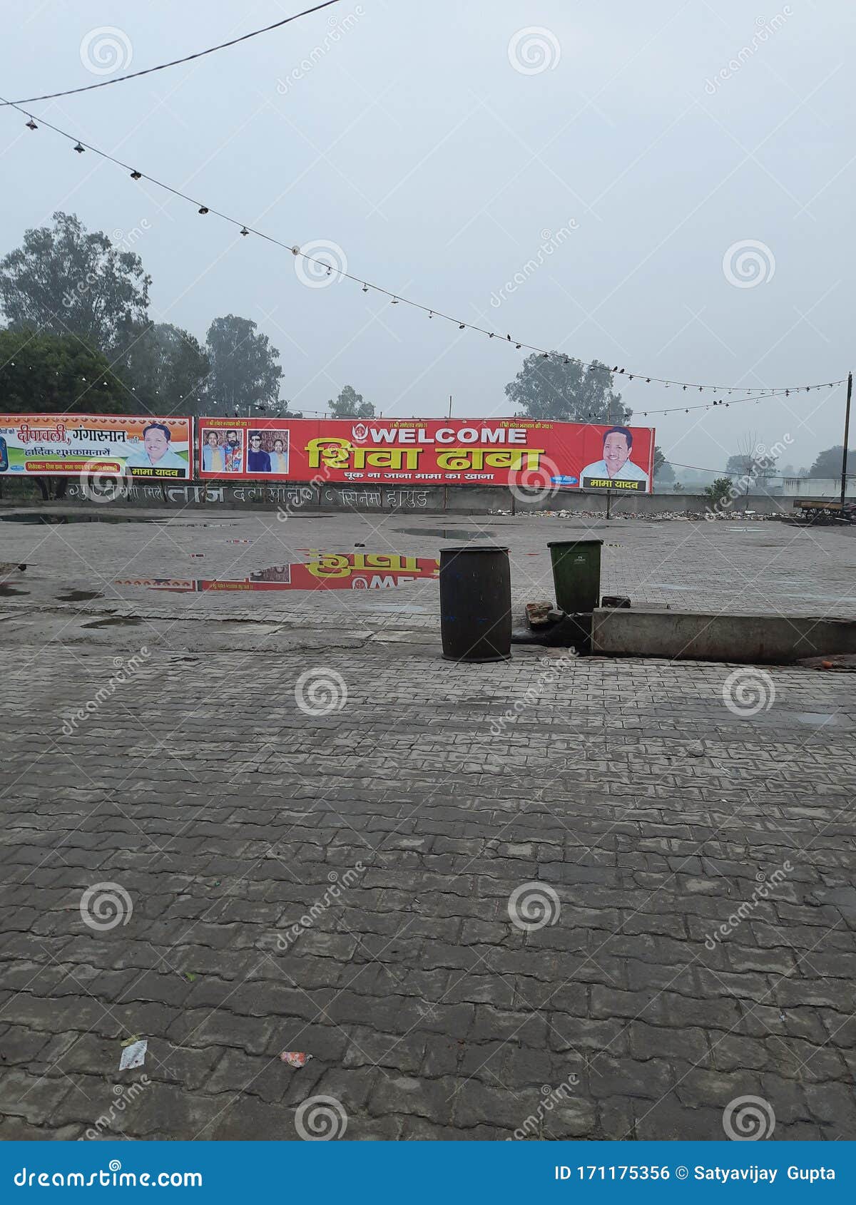 Shiva Da Dhaba Indian Style on a Bus Stand Hapur Delhi Road!! Editorial ... Shiva Da Dhaba Indian Style on a Bus Stand Hapur Delhi Road!! Editorial ...