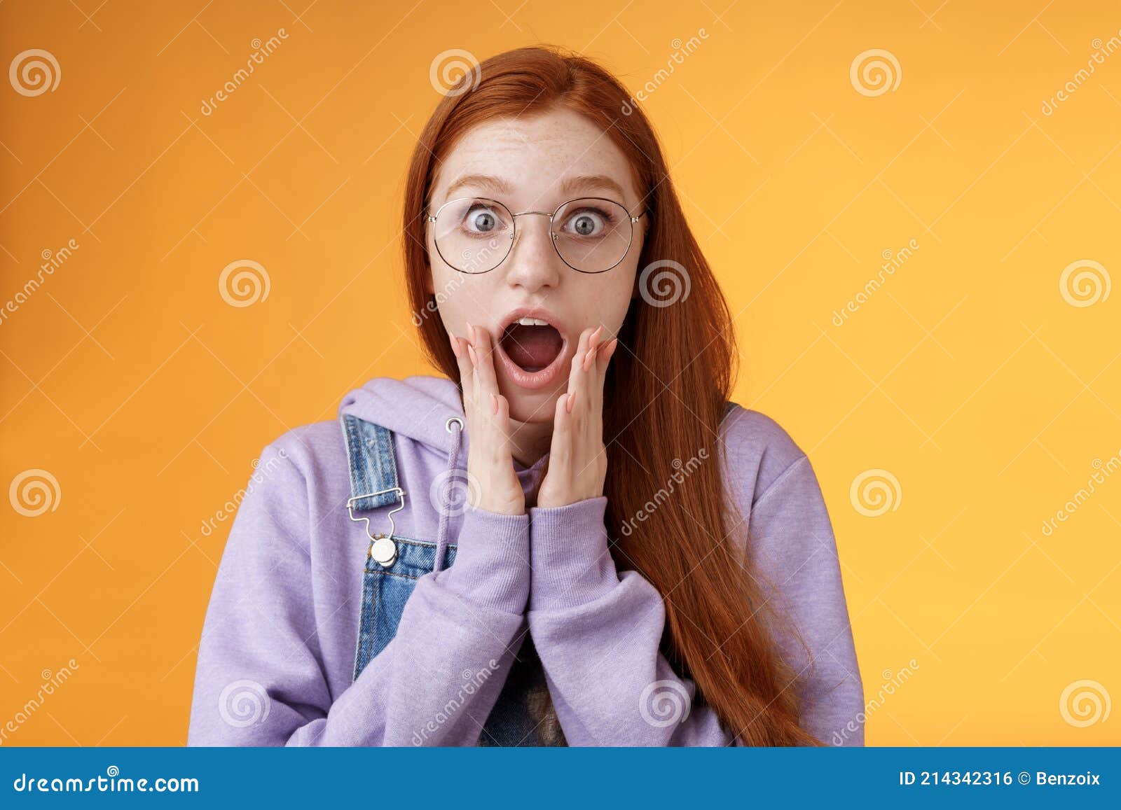 Shocked Impressed Redhead Girlfriend Drop Jaw Gasping Screaming Wow Omg