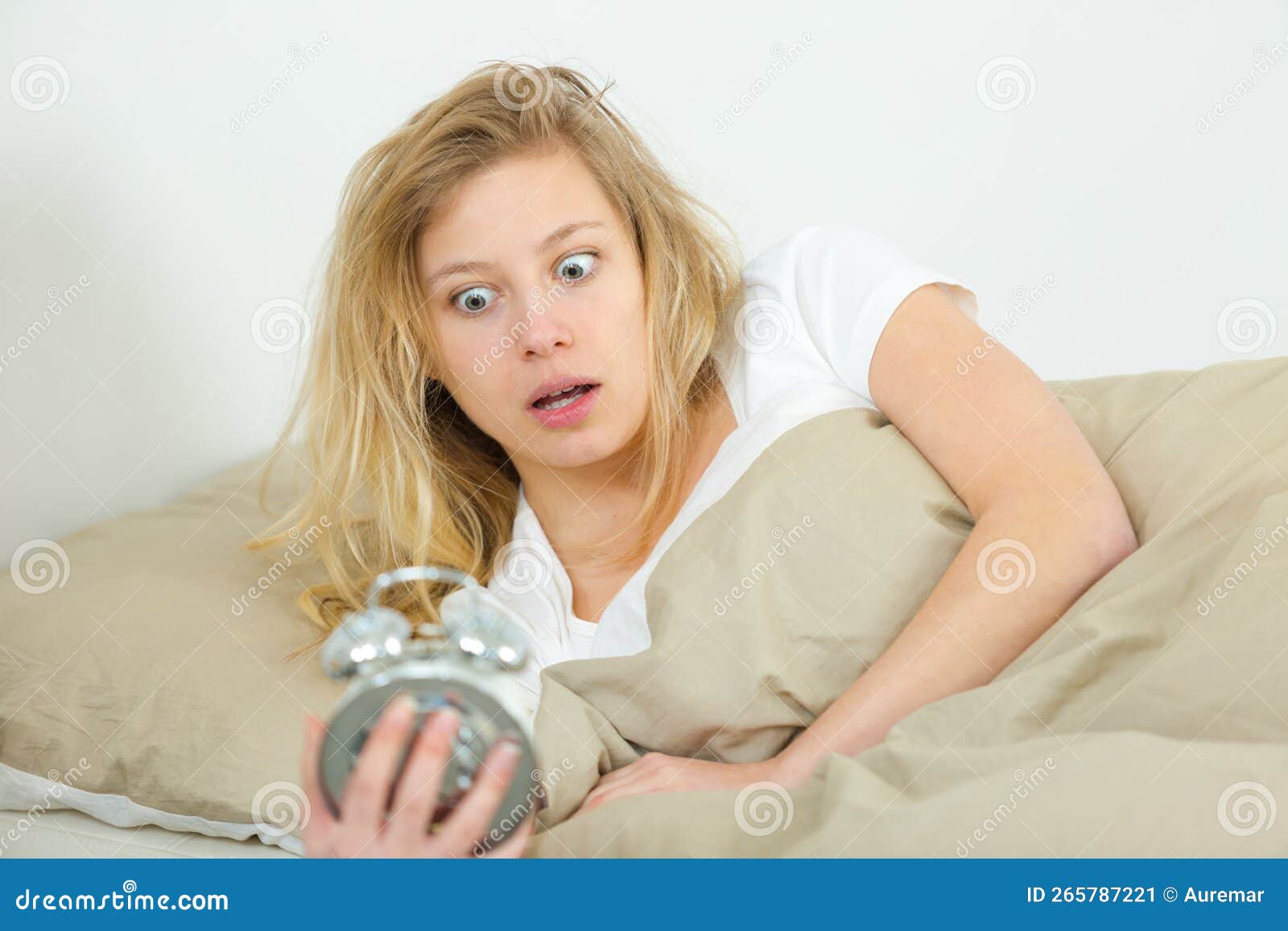 Shocked Woman Wakes Up Late Stock Image - Image of surprise, alarmclock ... Shocked Woman Wakes Up Late Stock Image - Image of surprise, alarmclock ...