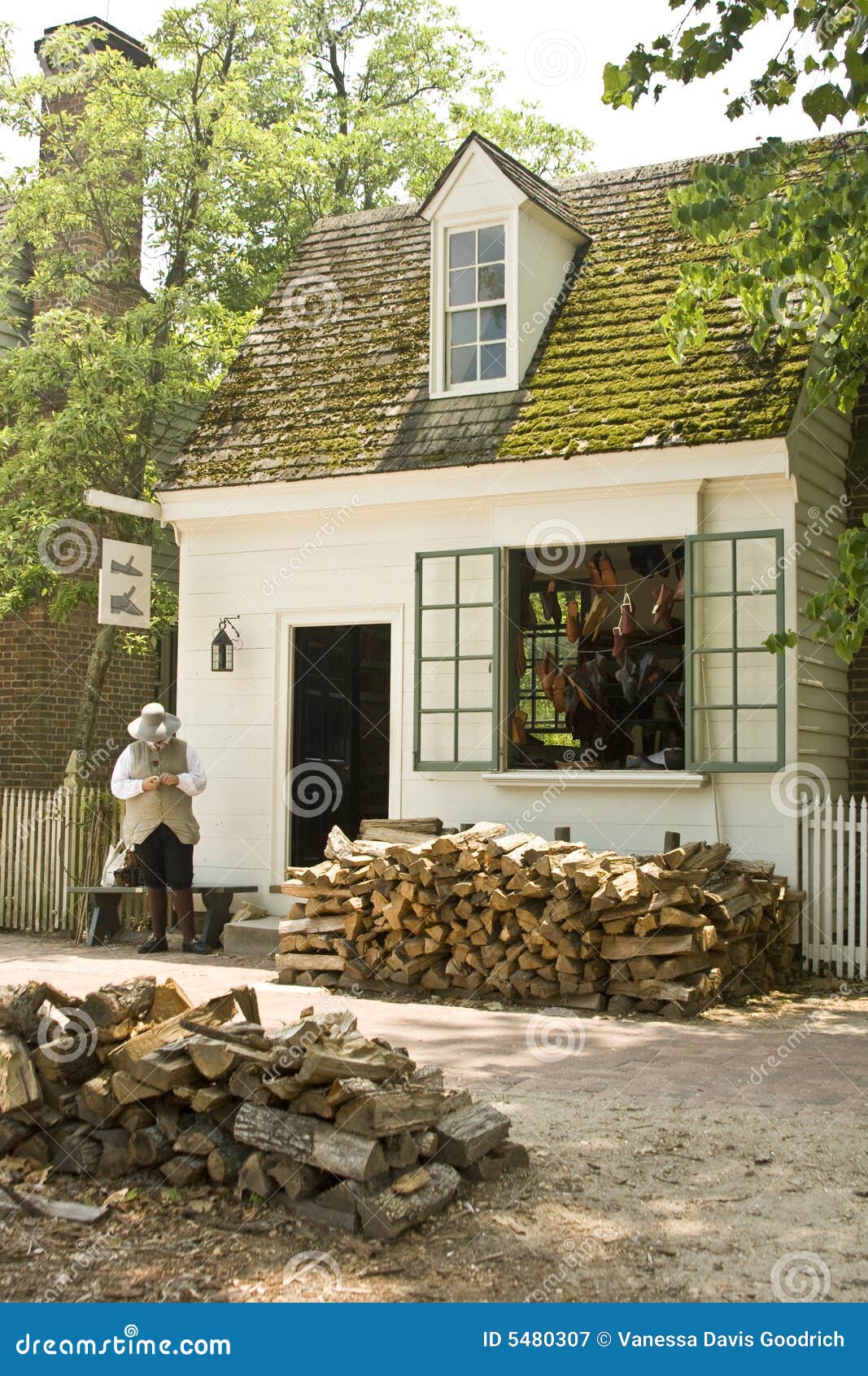 Shoemaker in Colonial Williamsburg Editorial Photography - Image of ...