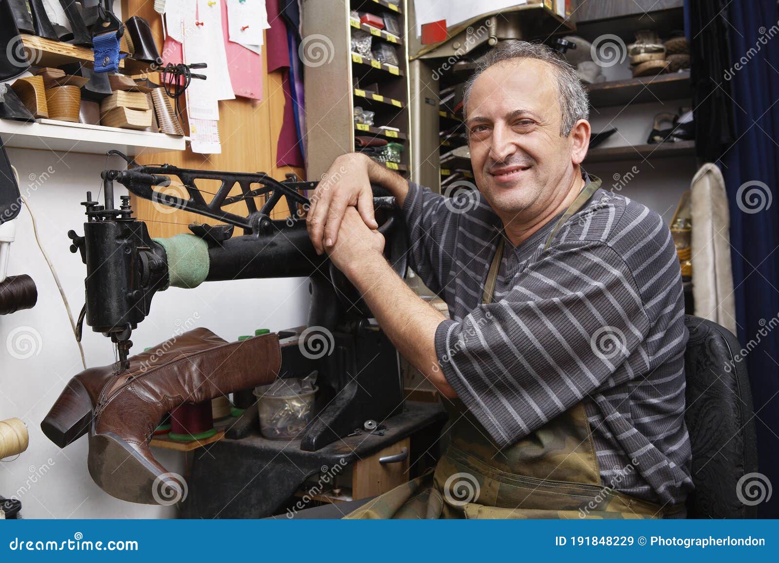 Shoemaker Repairing Boot in Shoe Shop Stock Illustration - Illustration ...
