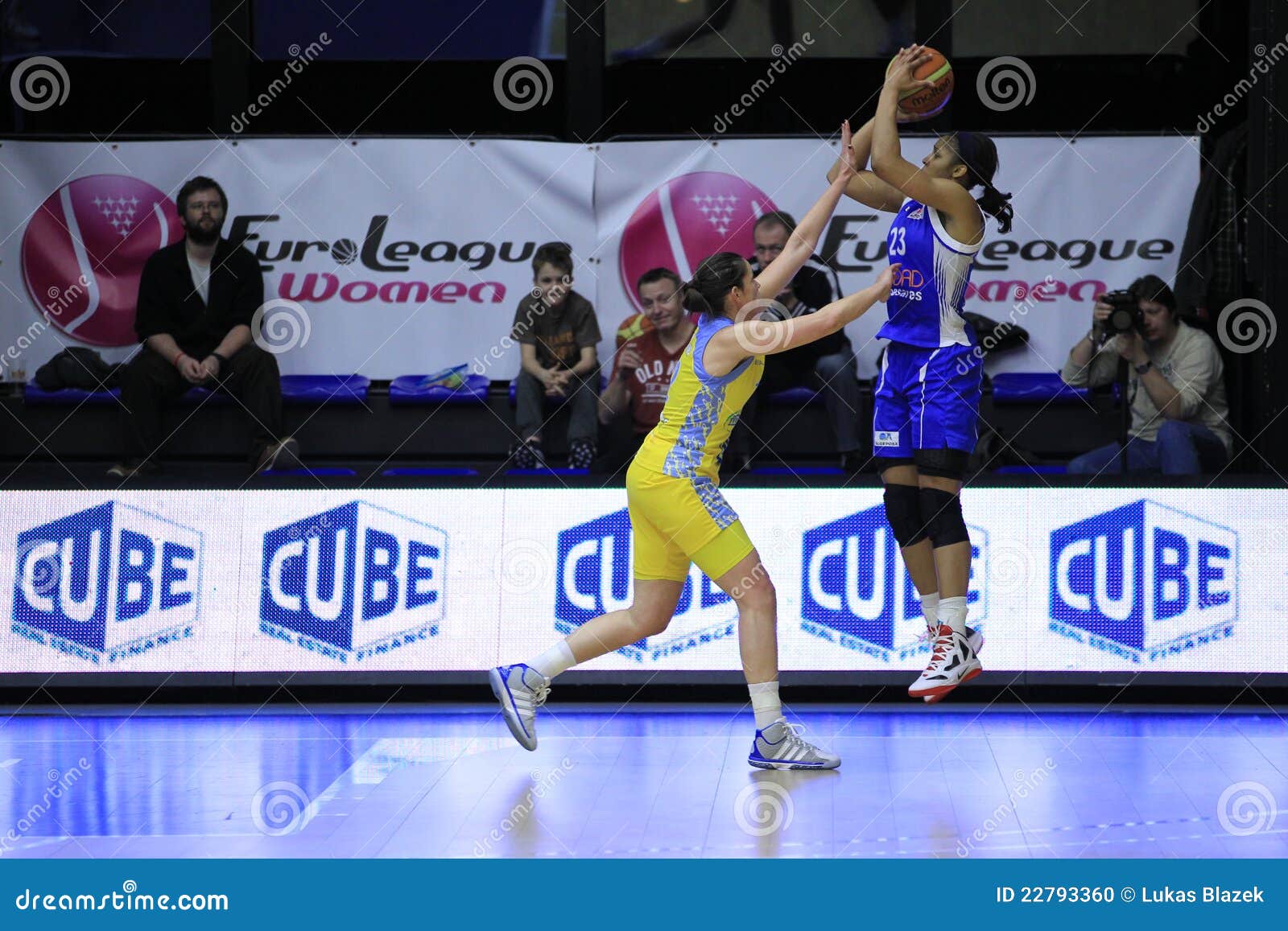 Shooting Maya Moore - Basketball Editorial Image - Image of shooting ...