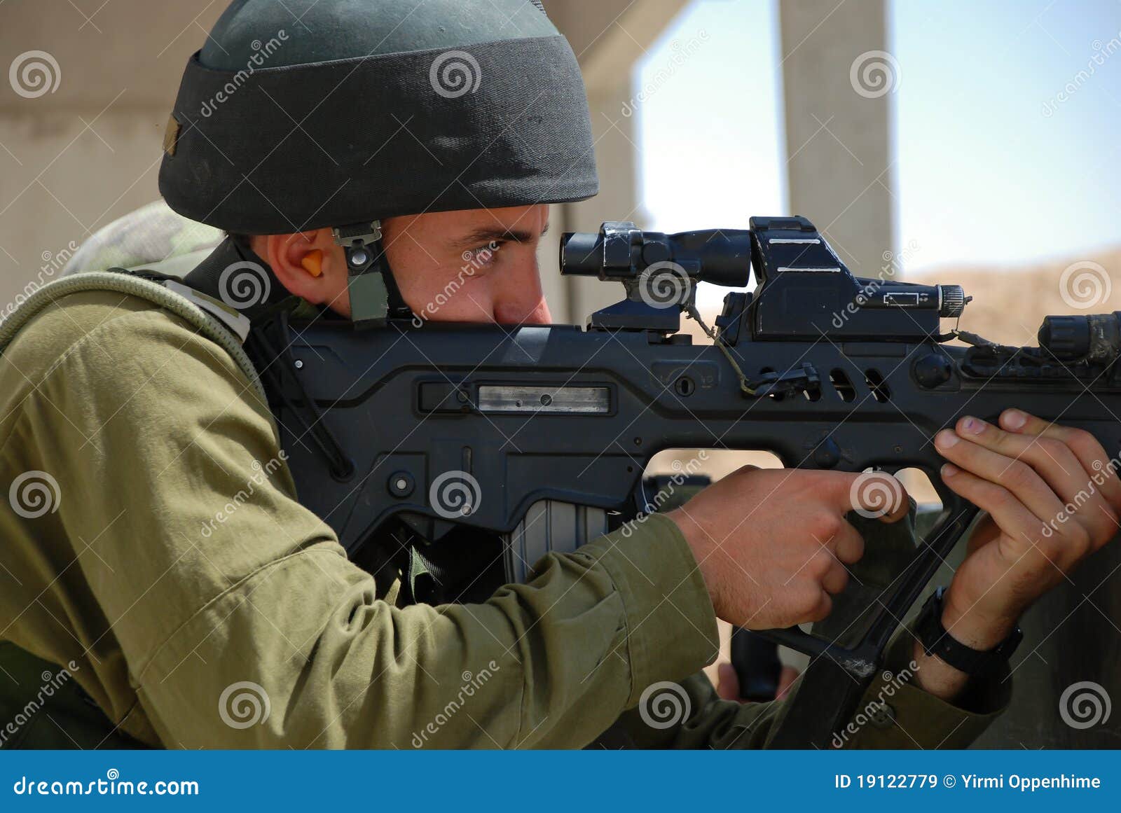Shooting soldier editorial stock image. Image of concentration - 19122779