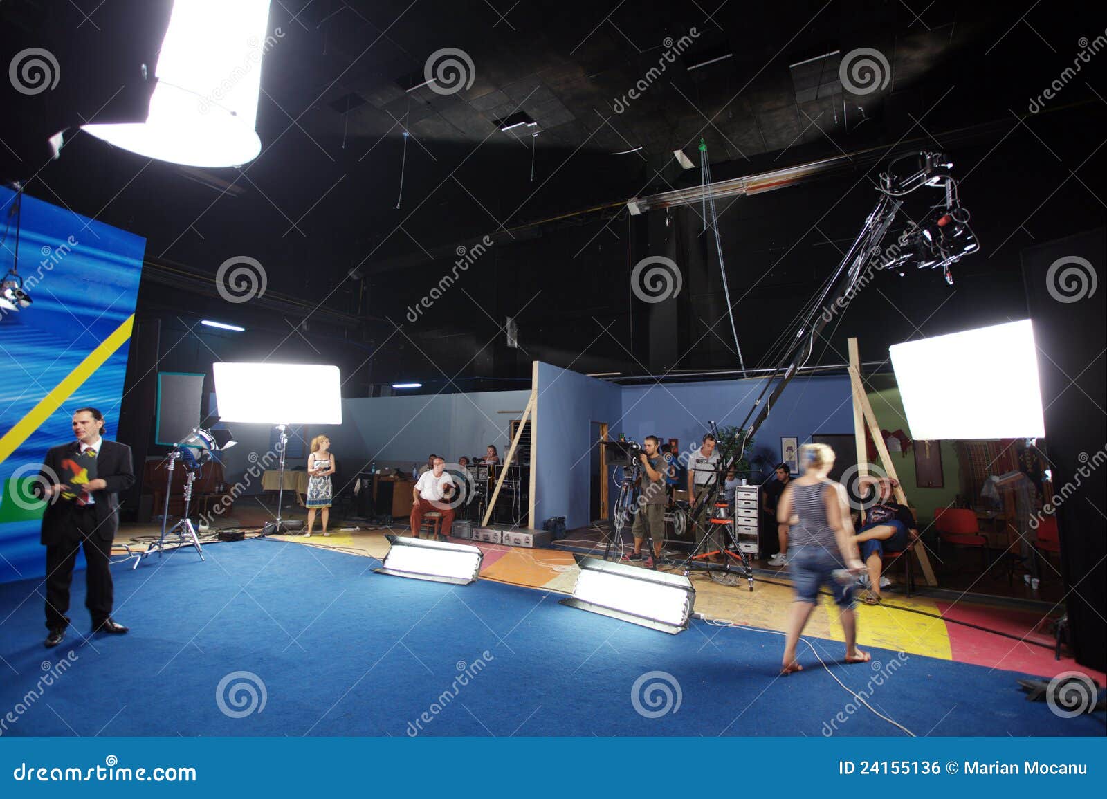Shooting stage editorial photo. Image of perform, spot - 24155136