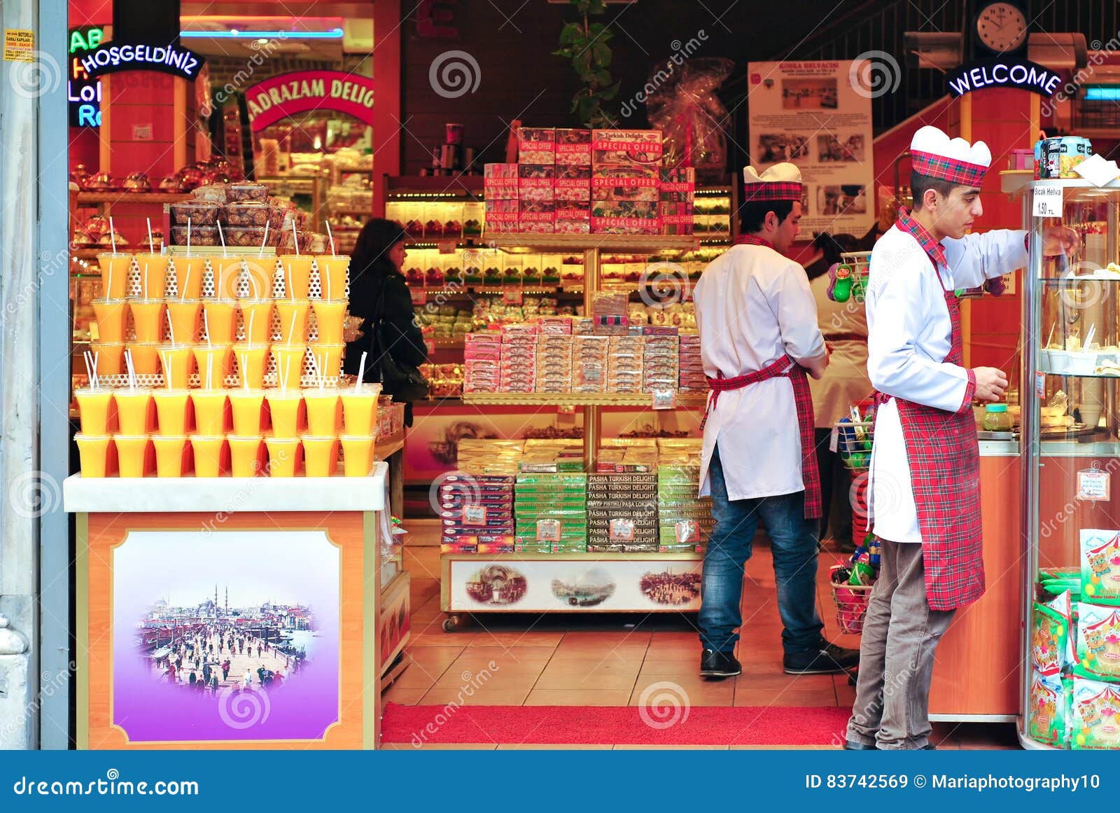 Shop in Istanbul, Turkey editorial stock image. Image of market - 83742569