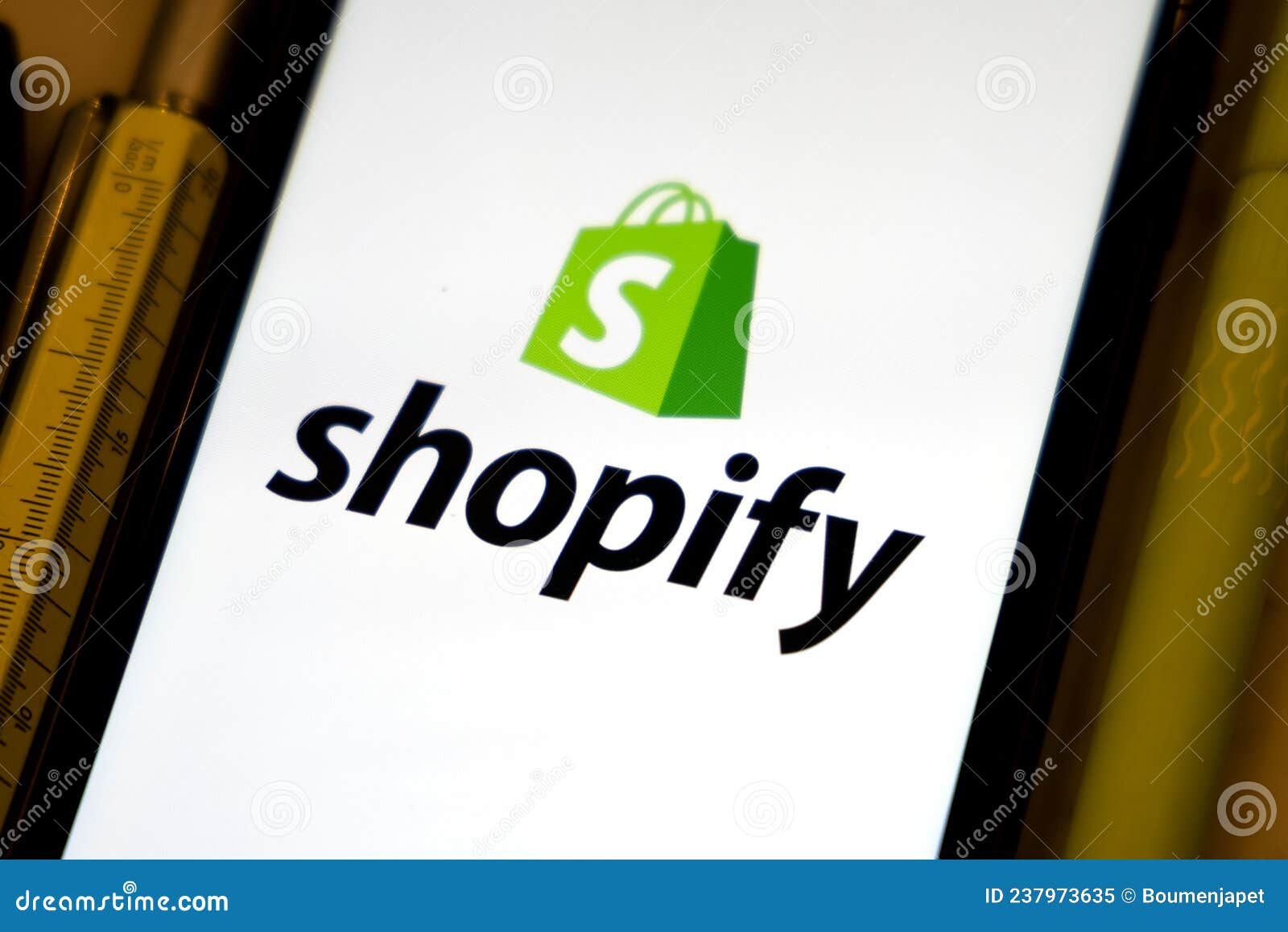 Shopify Ecommerce Business Platform, Shopify Application on Smartphone ...