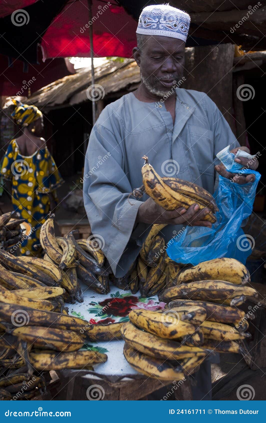 Shopkeeper Selling Plantain in Bamako Editorial Photo - Image of sell ...