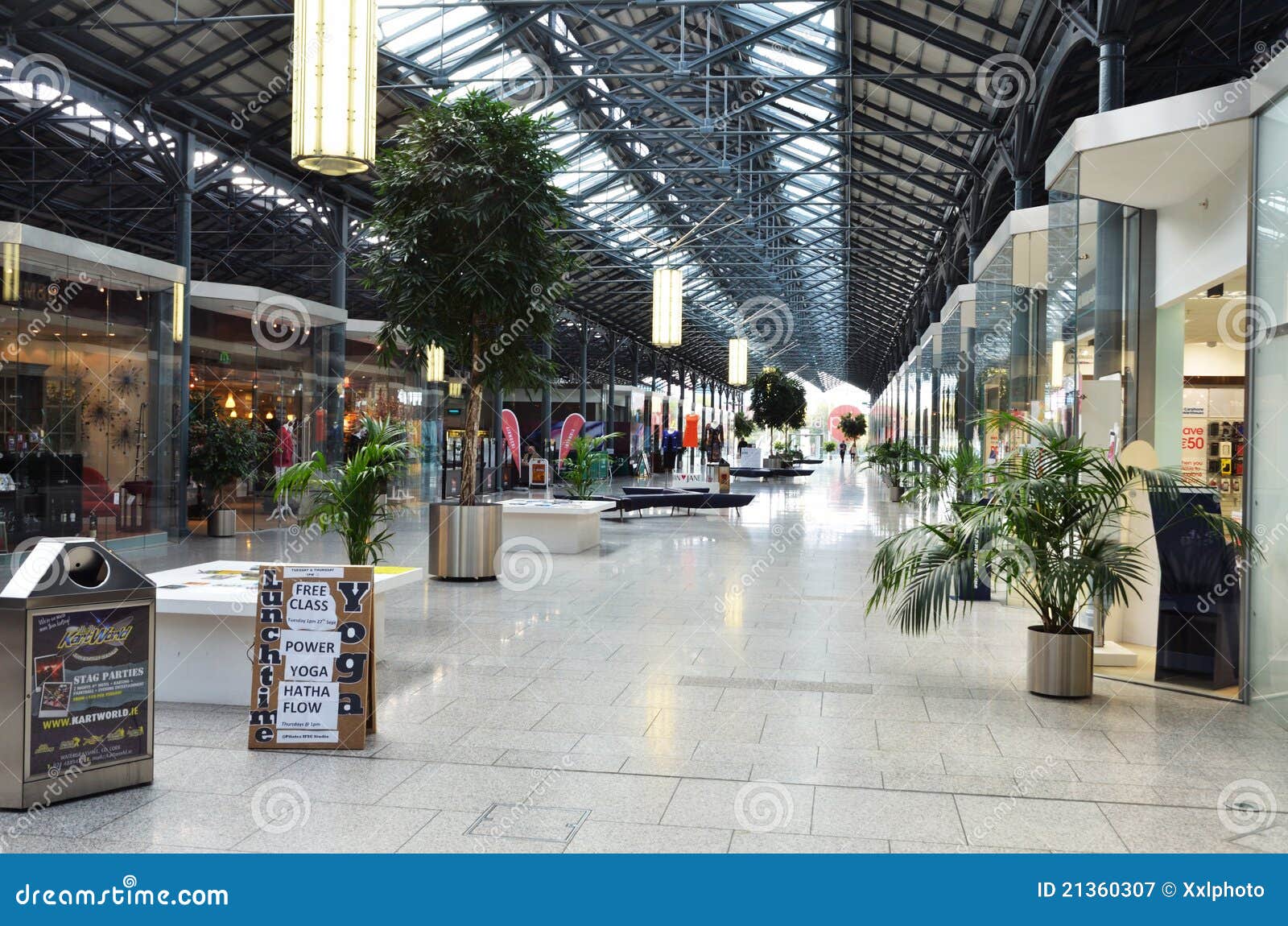 Shopping centre in Dublin editorial photography. Image of shops - 21360307