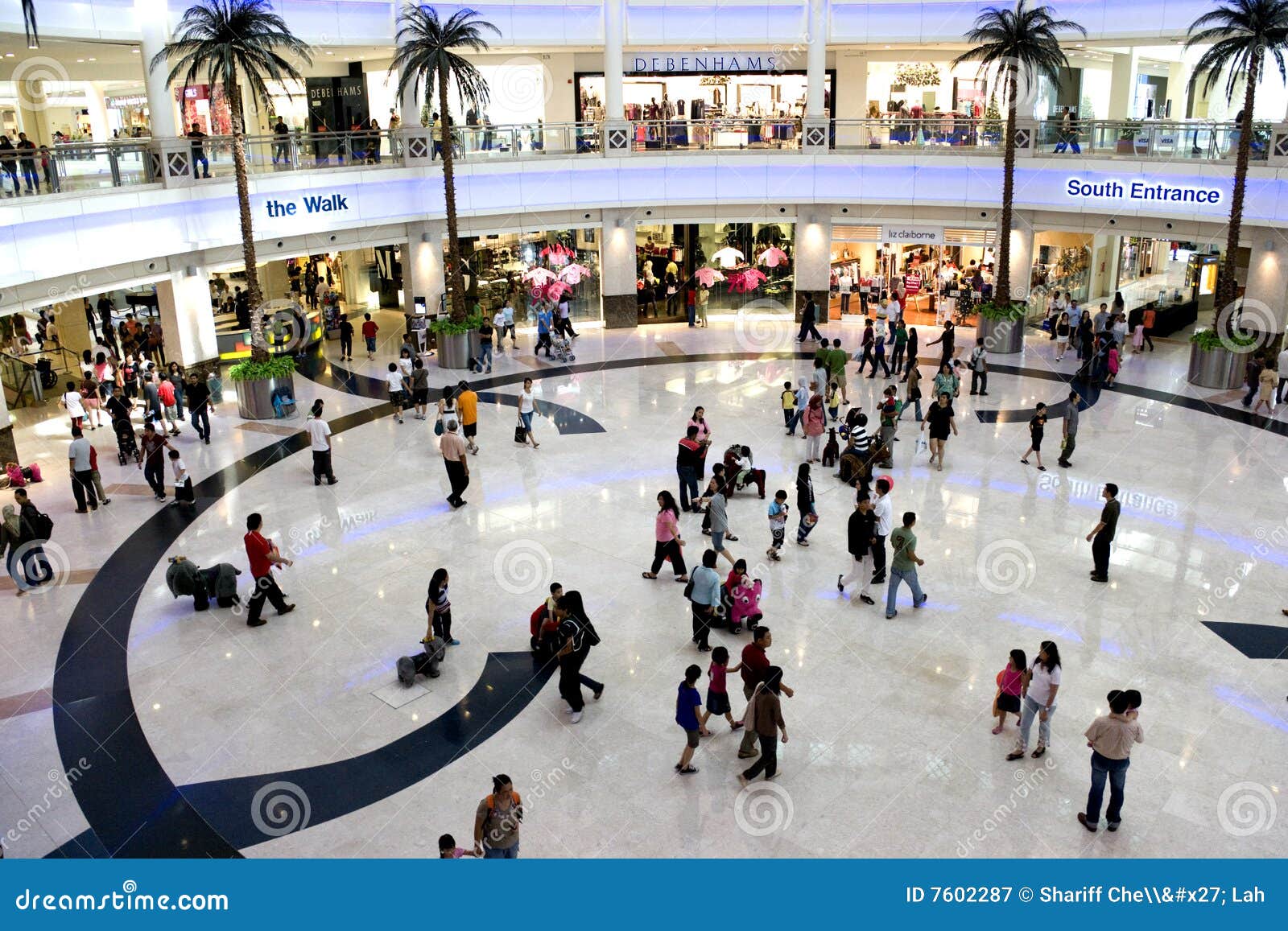 Shopping Crowd editorial photography. Image of motion - 7602287