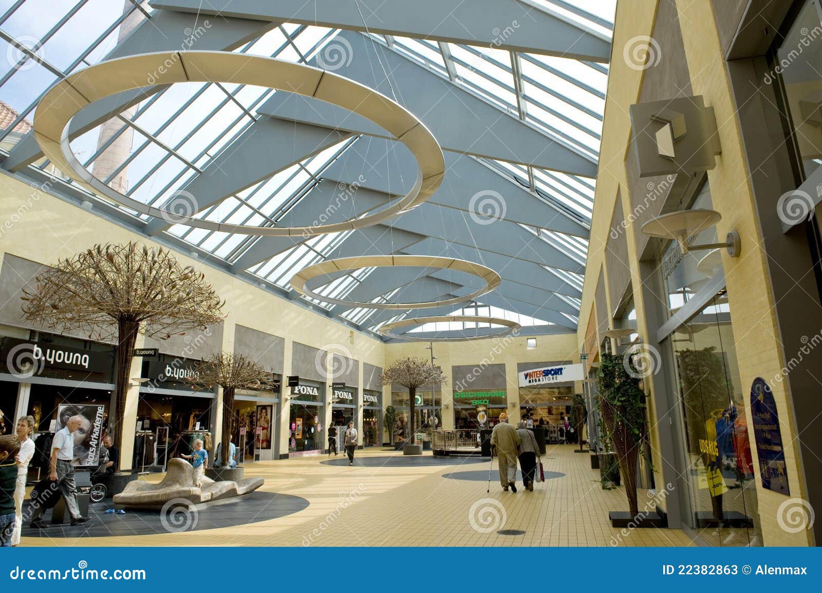 Shopping hall editorial stock photo. Image of centr, gossip - 22382863