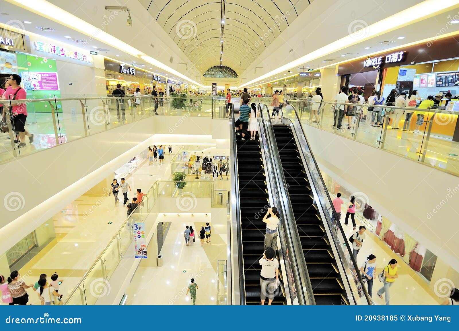 Shopping mall editorial image. Image of people, customer - 20938185