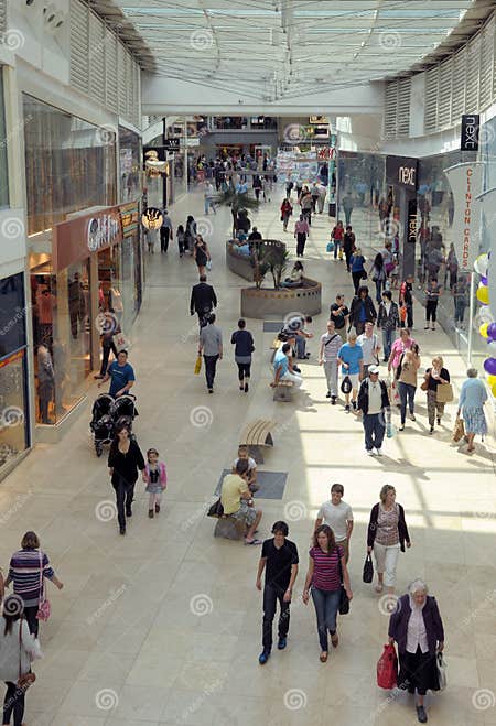 Shopping in the mall editorial photography. Image of lights - 20966537