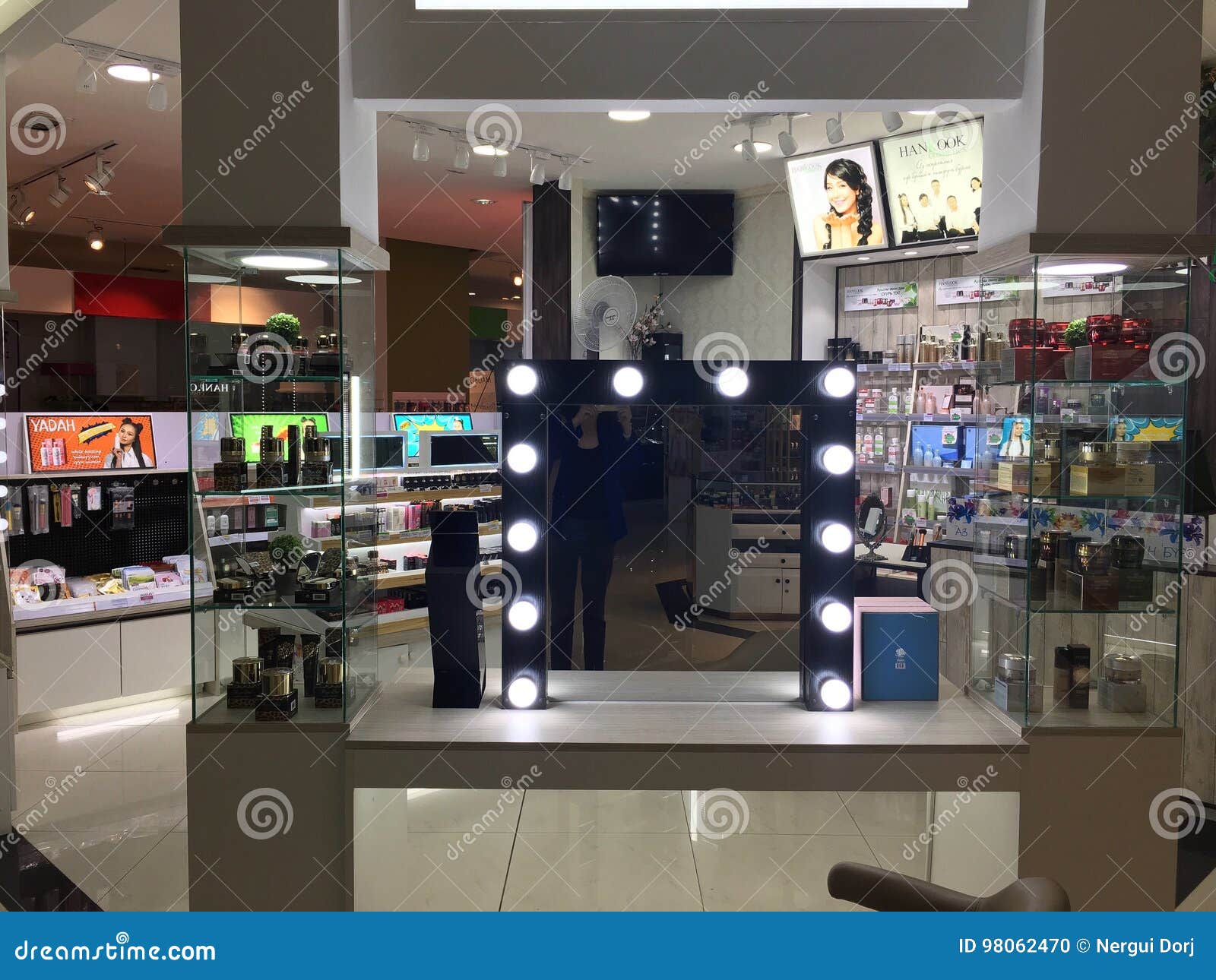 Shopping mall display editorial image. Image of busy - 98062470