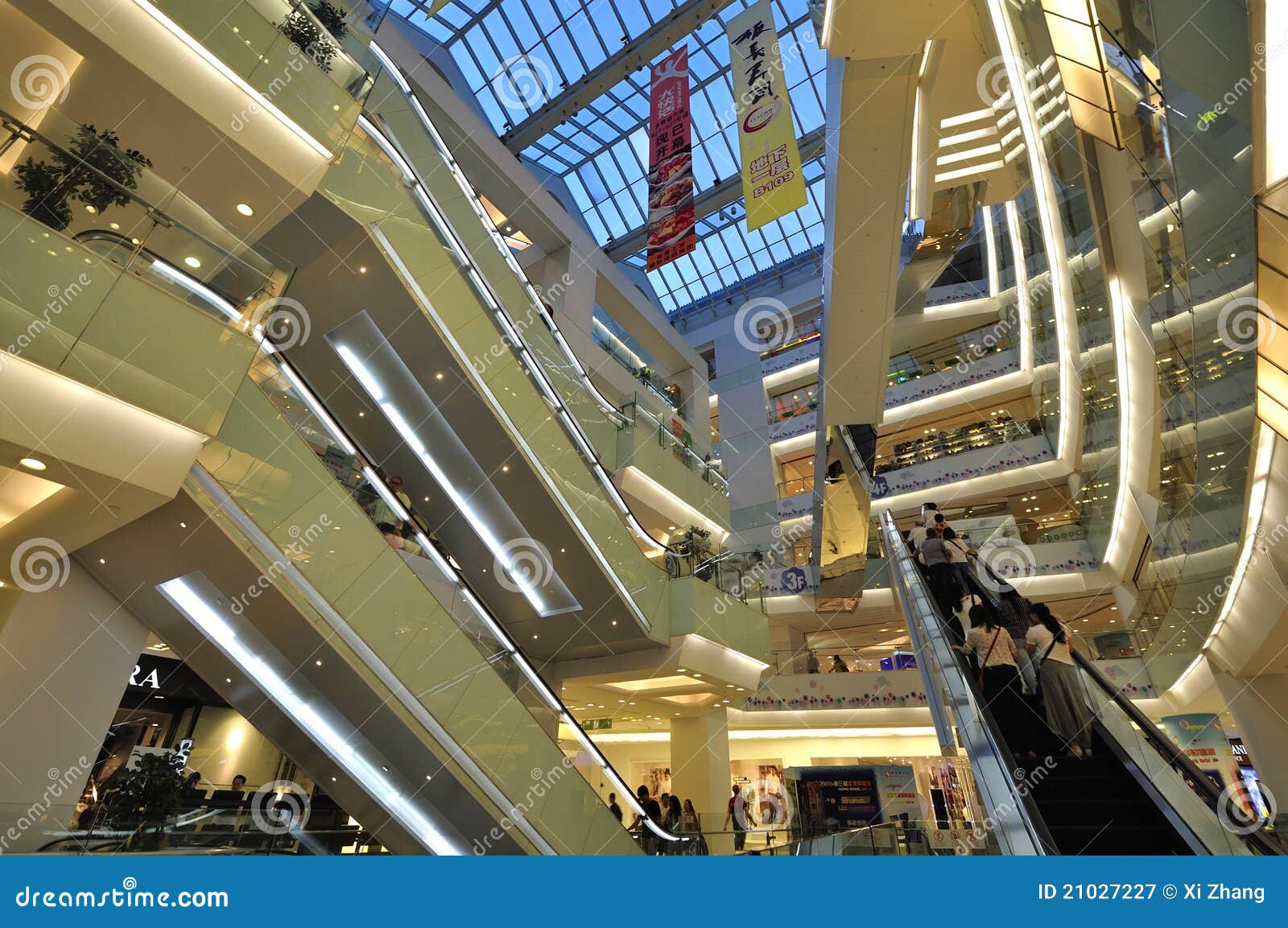 Shopping Mall elevator editorial photography. Image of store - 21027227