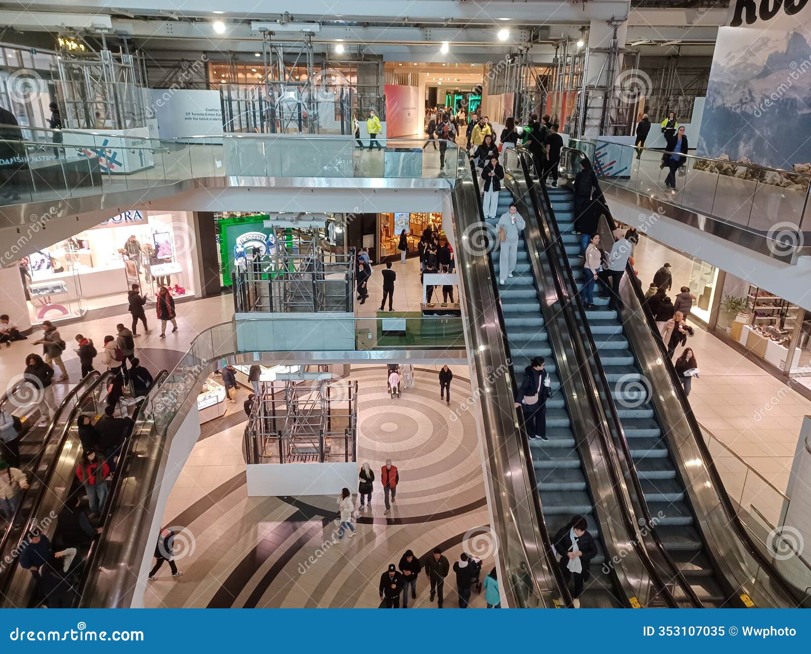 Shopping Outlet Interior View Editorial Image - Image of building ...