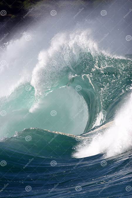 Shore breaking wave stock photo. Image of coastal, ocean - 6557388