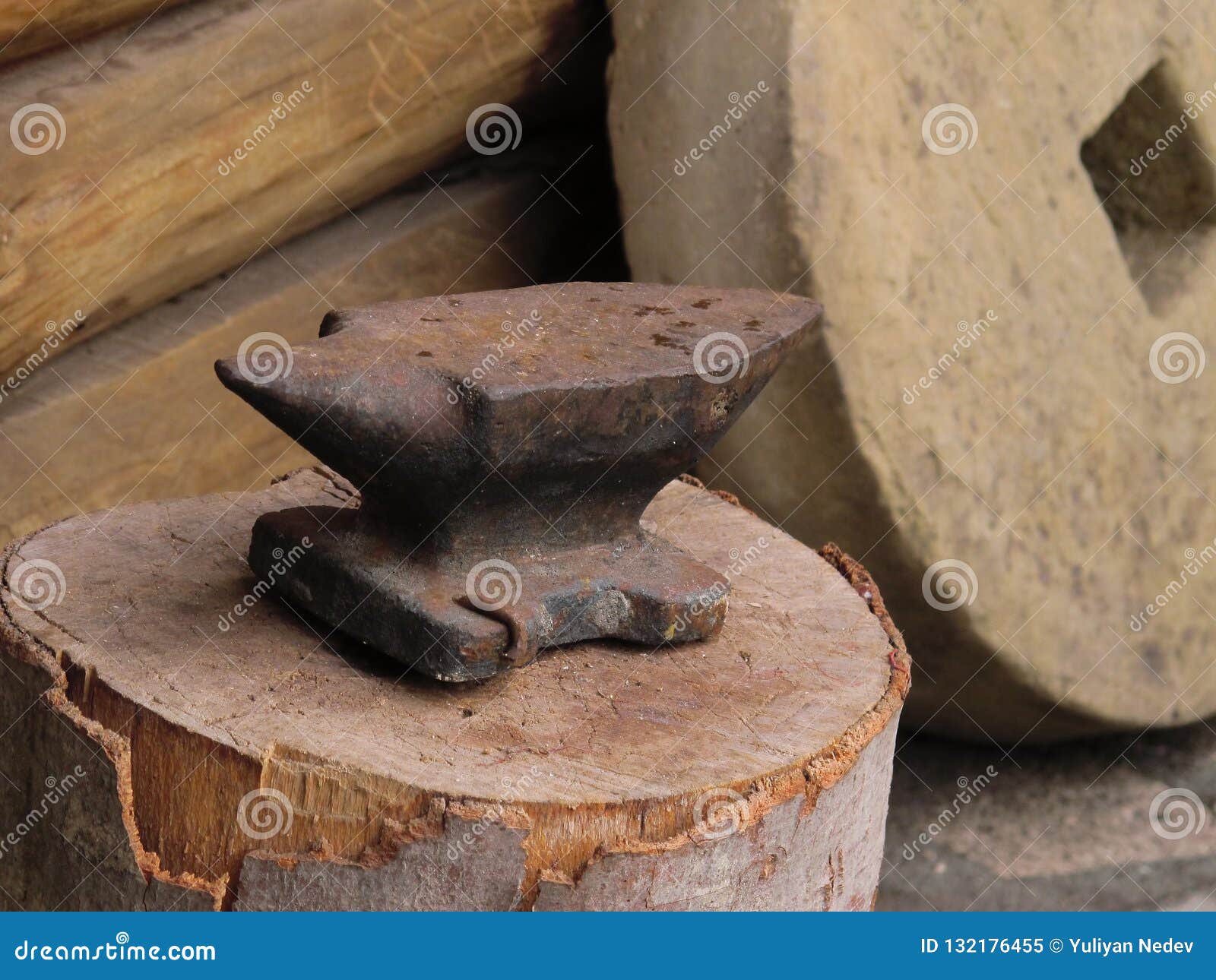 A Shot of an Anvil Sitting on a Stump Stock Image - Image of carbon ...
