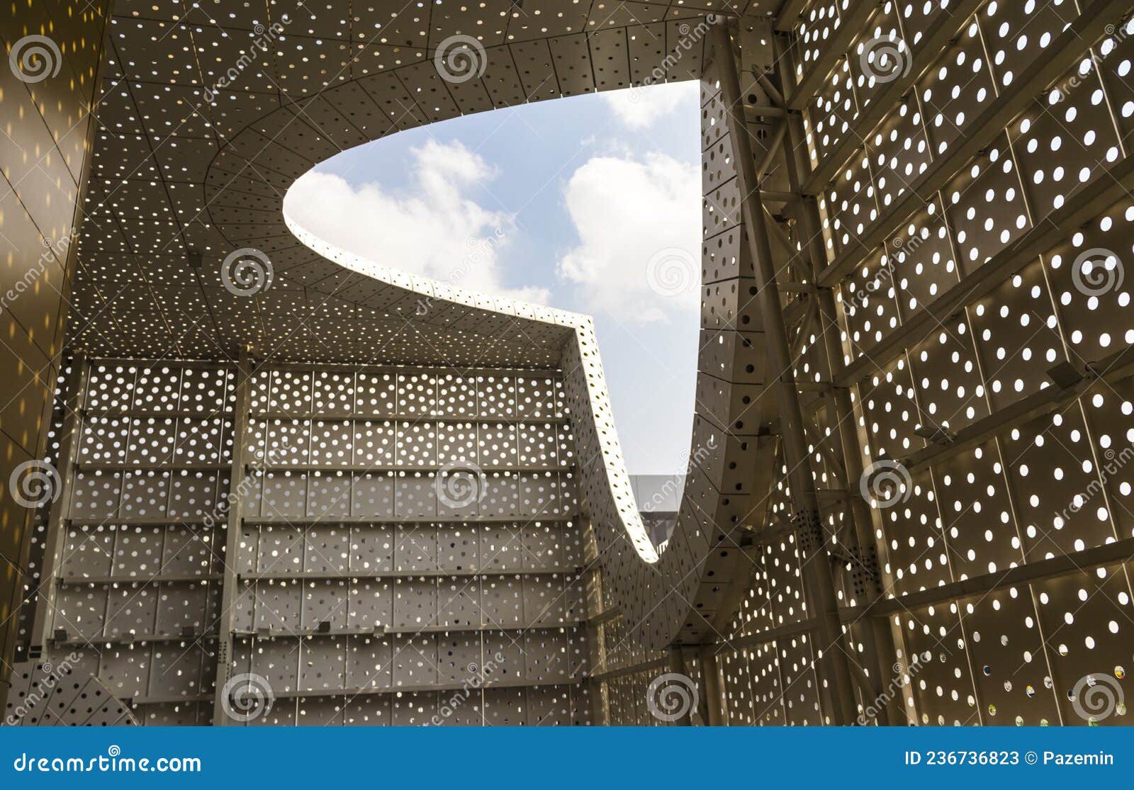 The Facade Of The Modern Iconsiam Shopping Mall And Magnolias ...