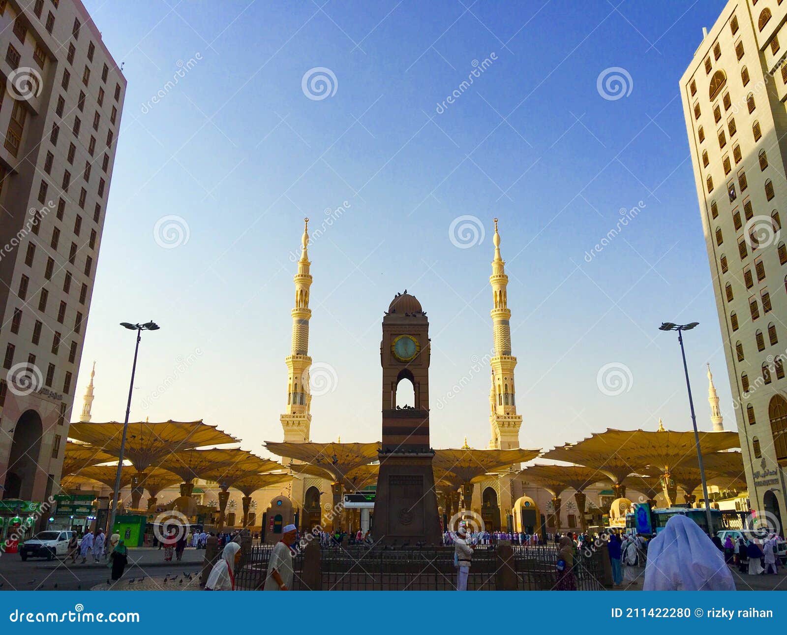SHOT in FRONT of NABAWI MOSQUE GATE Editorial Image - Image of mosque ...