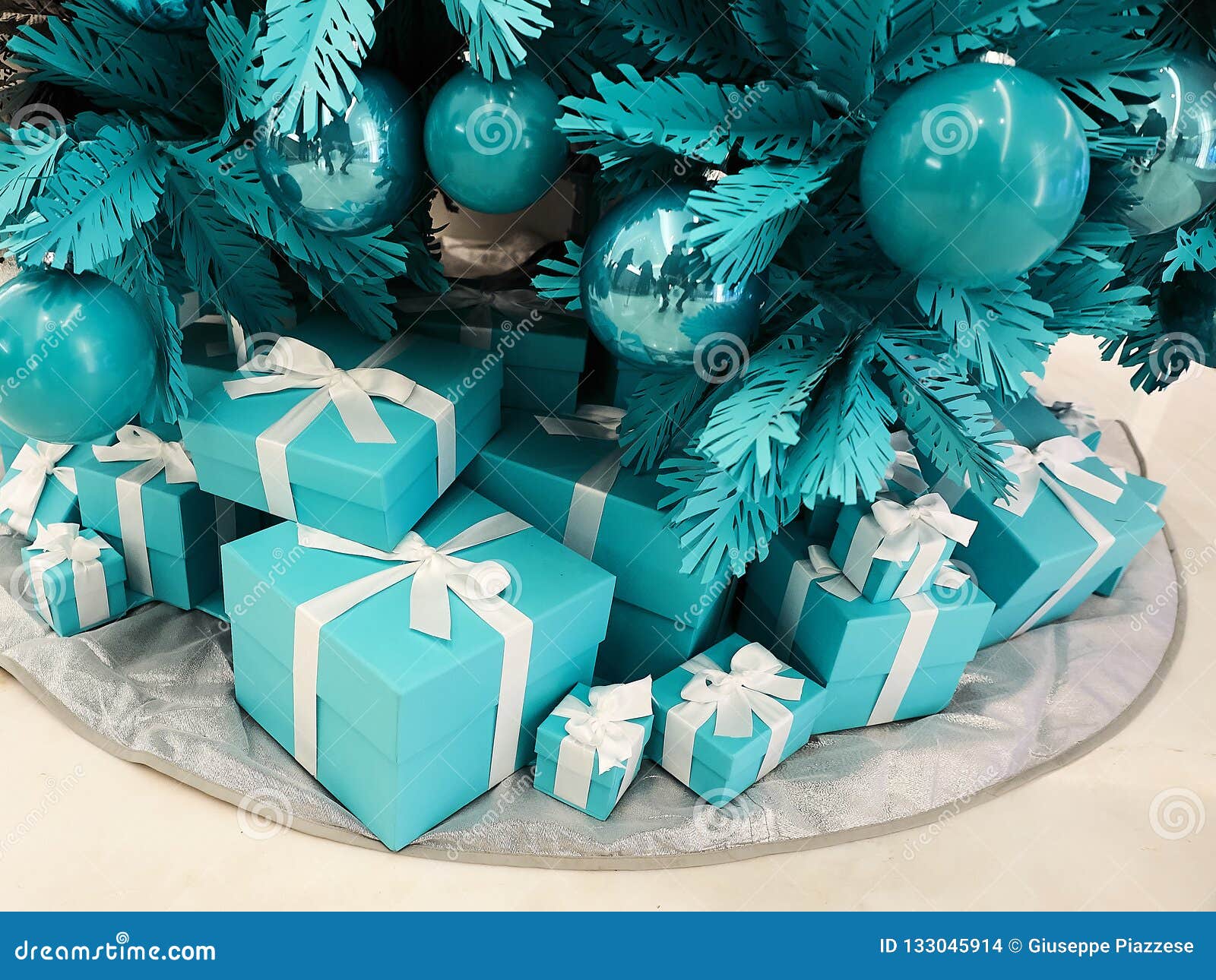 Boxes Of Presents And Gifs Of Different Shapes Sizes And Colours ...